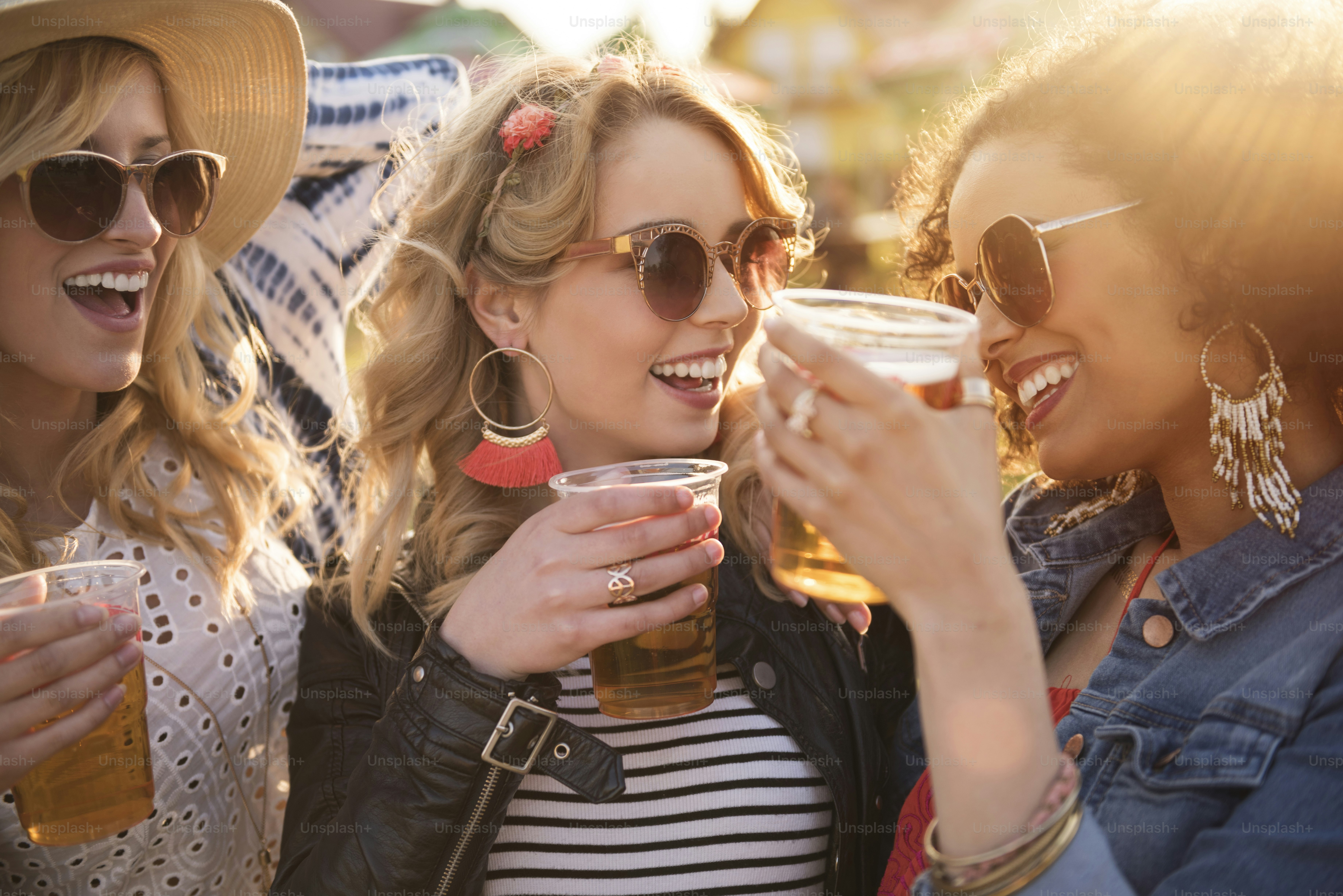Girls drinking beer at the party photo – Friendship Image on Unsplash