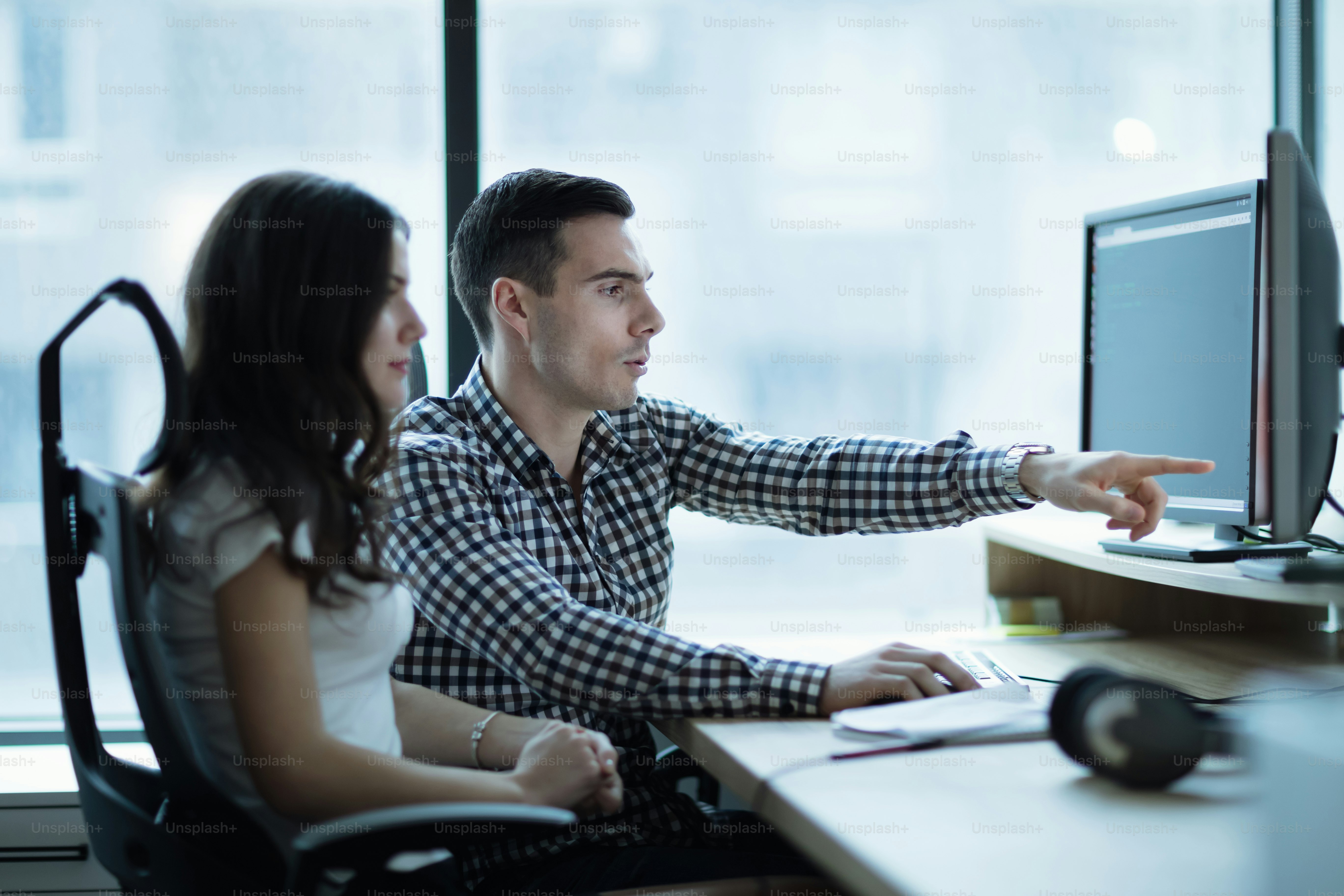 IT colleagues developing software together in office photo – Business ...