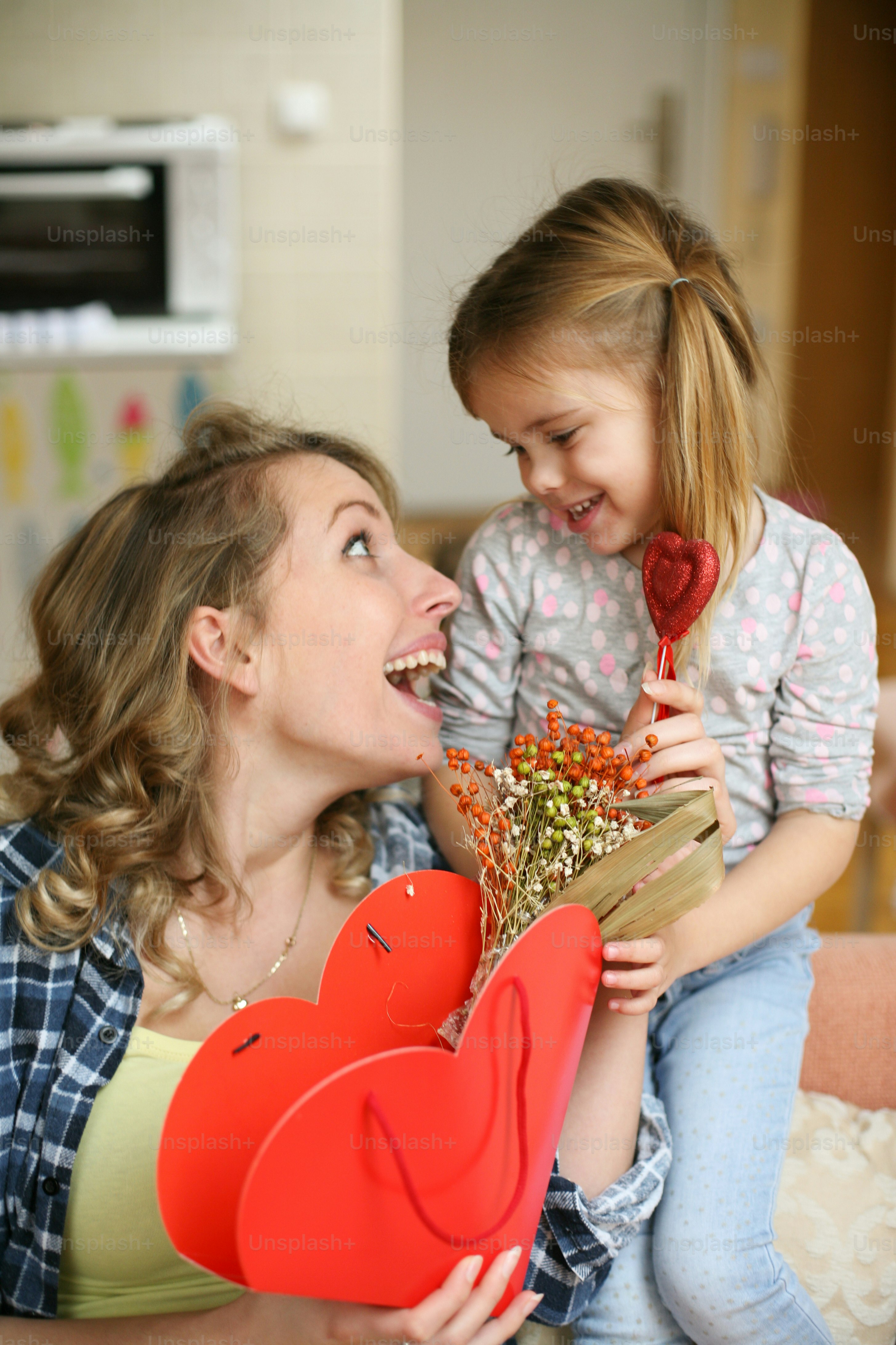 Daughter giving a bouquet of flowers to her mother. photo – St ...