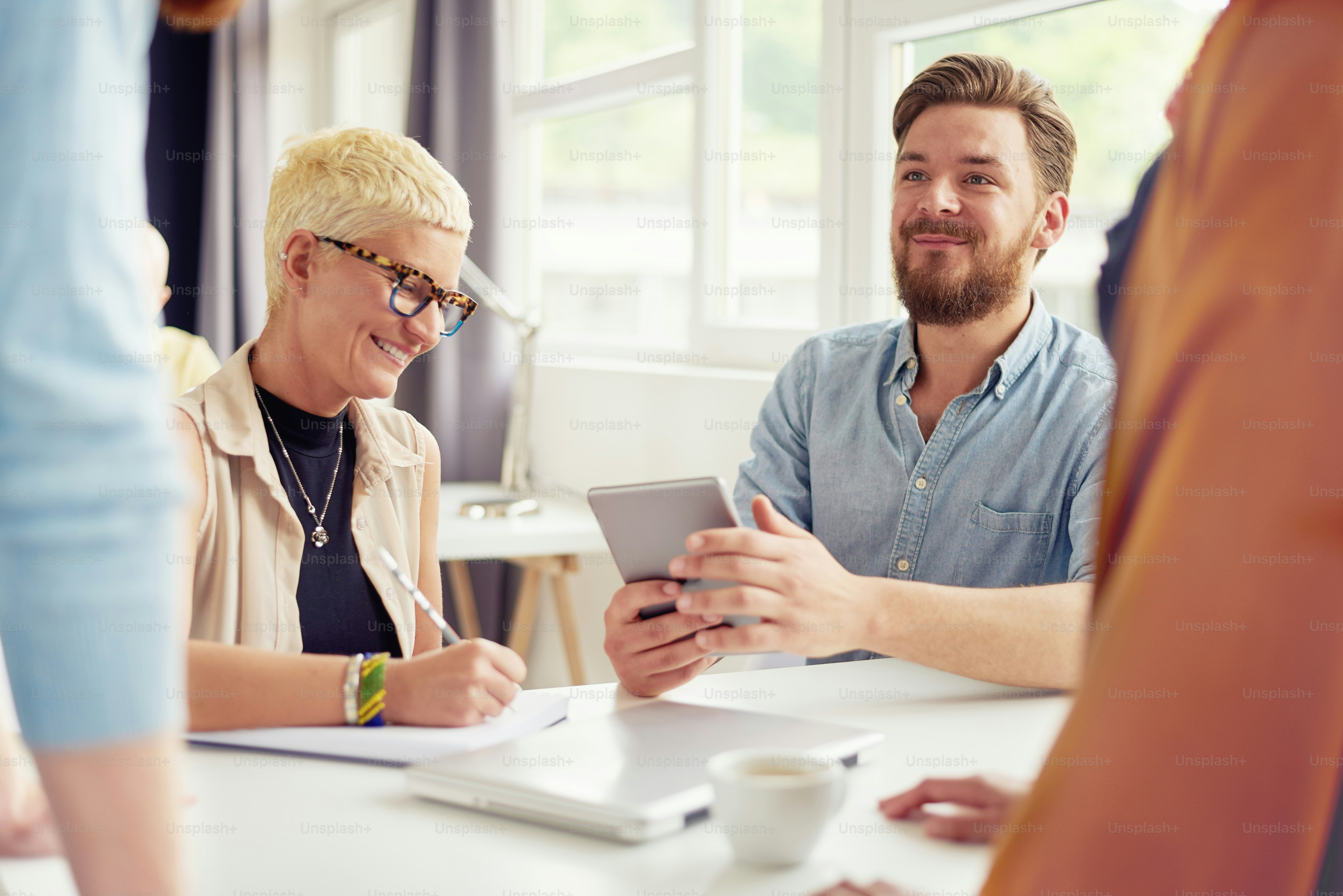 750+ People Talking Pictures | Download Free Images on Unsplash