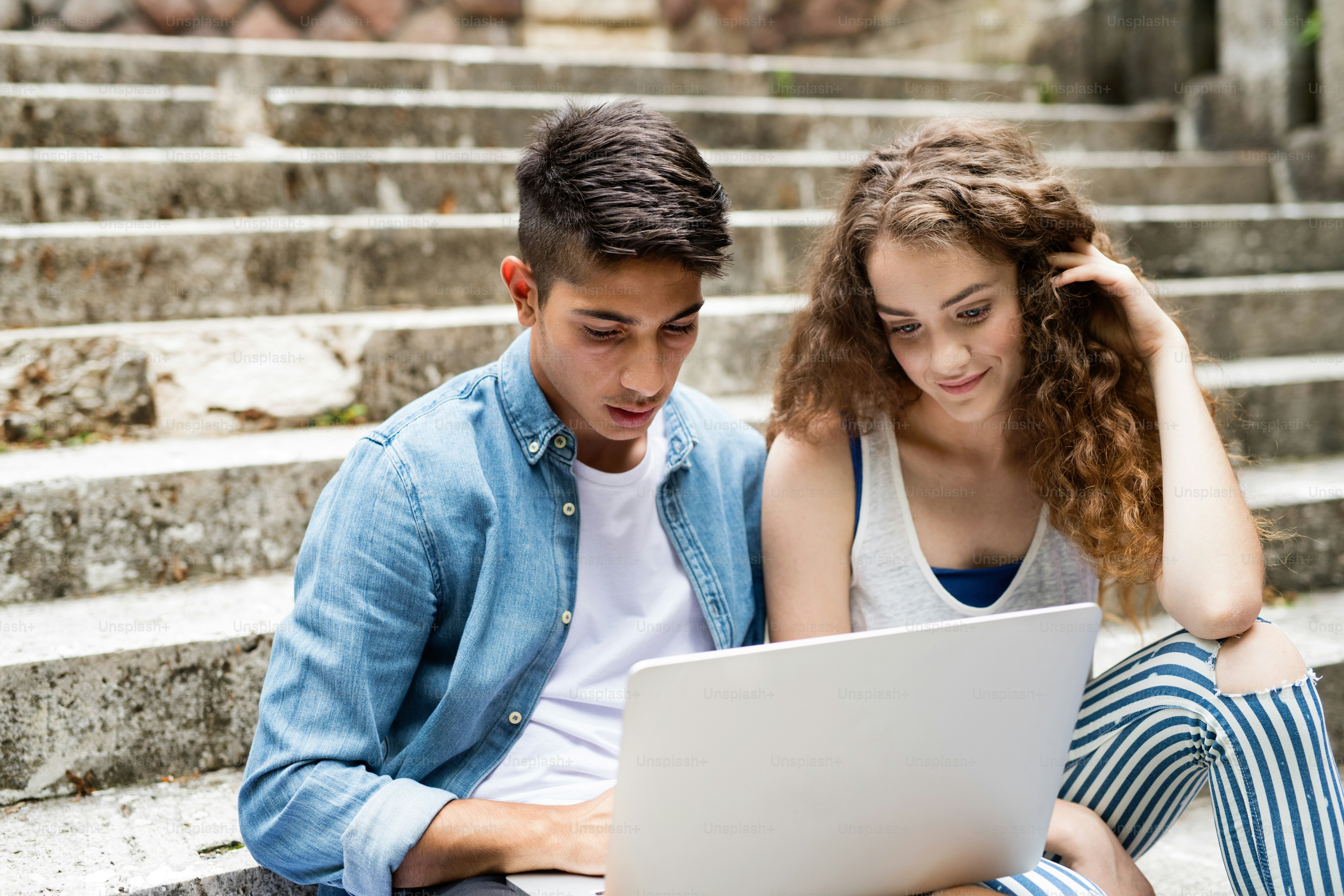 30,000+ Kids In School Pictures | Download Free Images on Unsplash