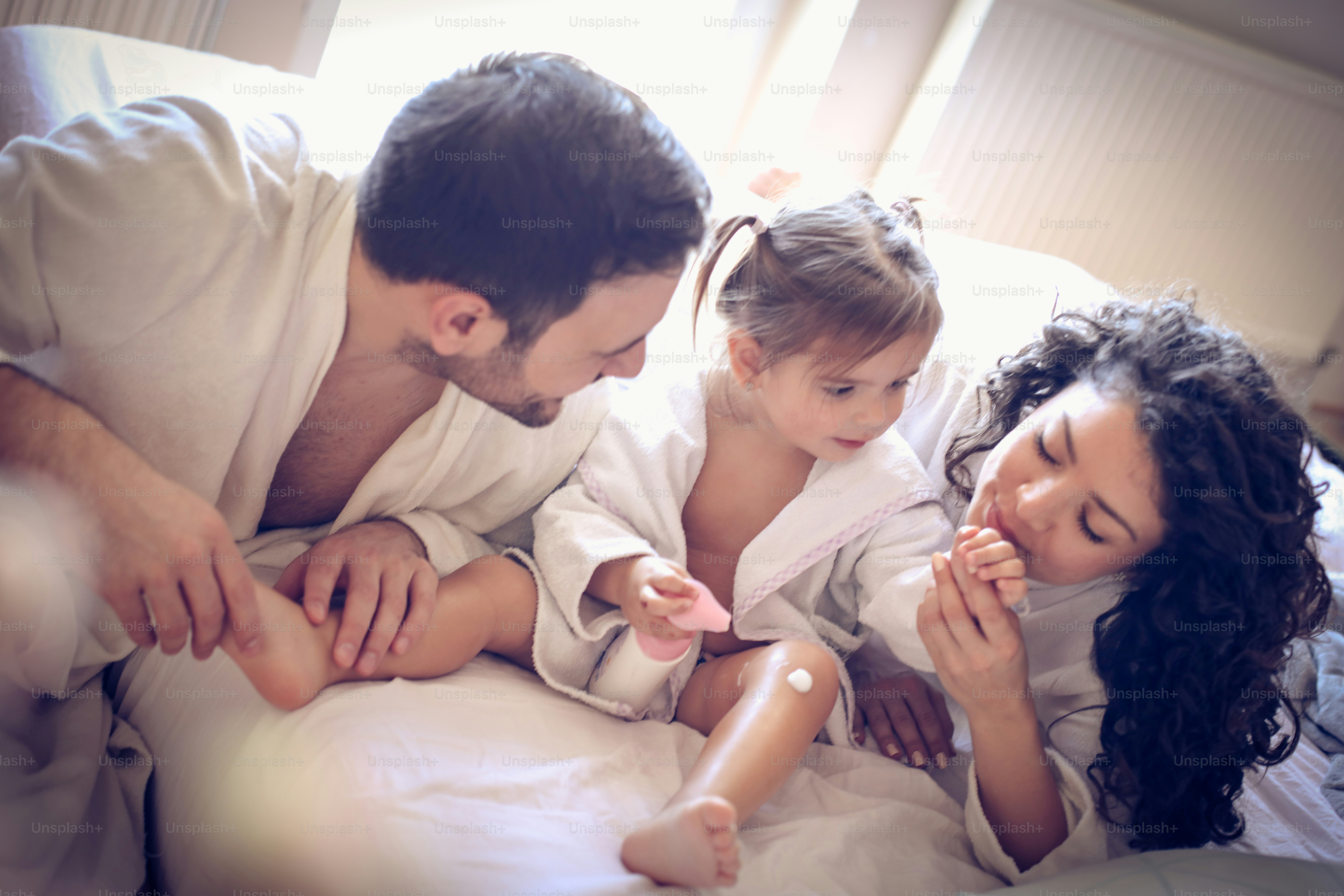 Portrait of happy parent take care of their little girl. photo – Family ...
