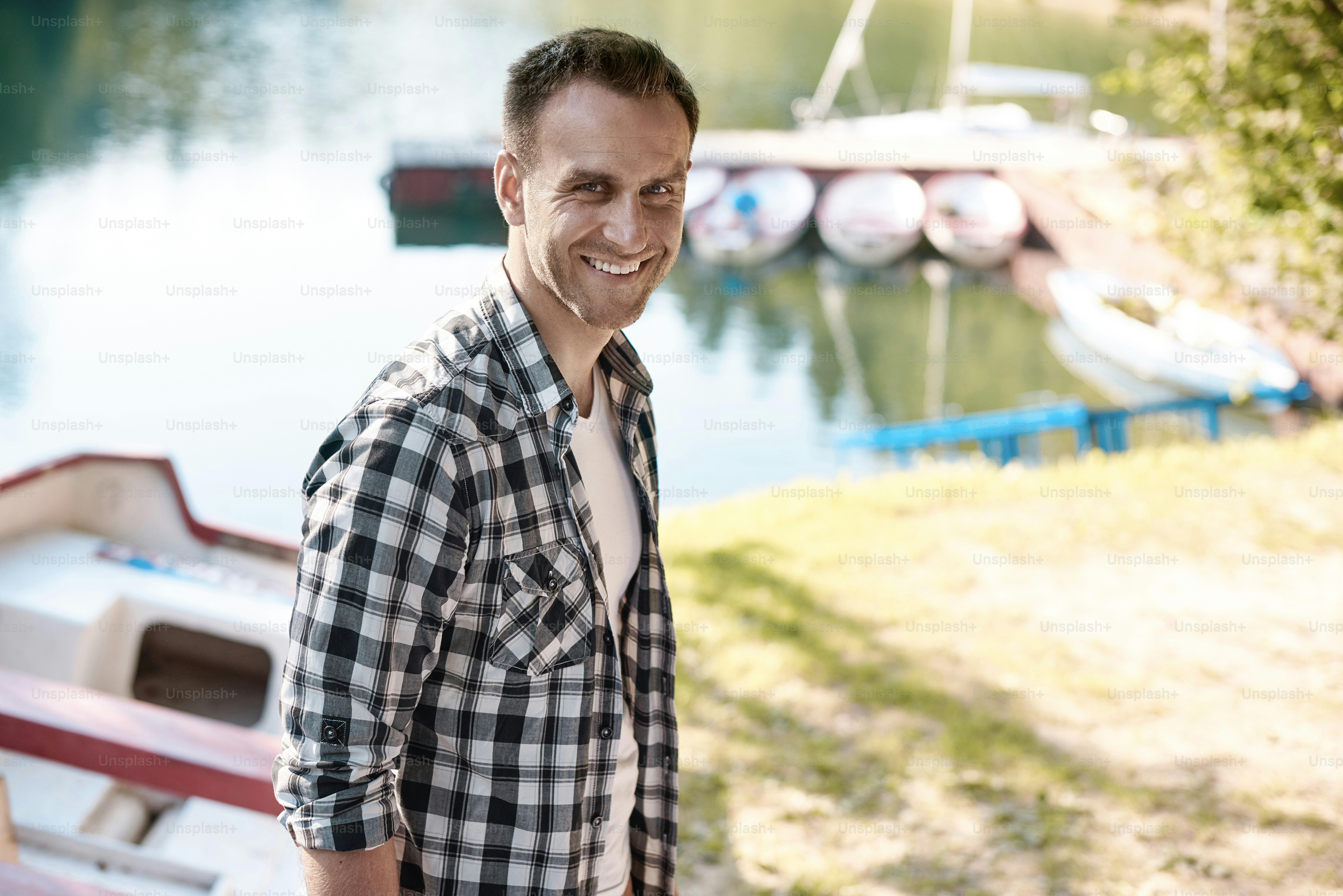 Portrait of a smiling, handsome man photo – Poland Image on Unsplash