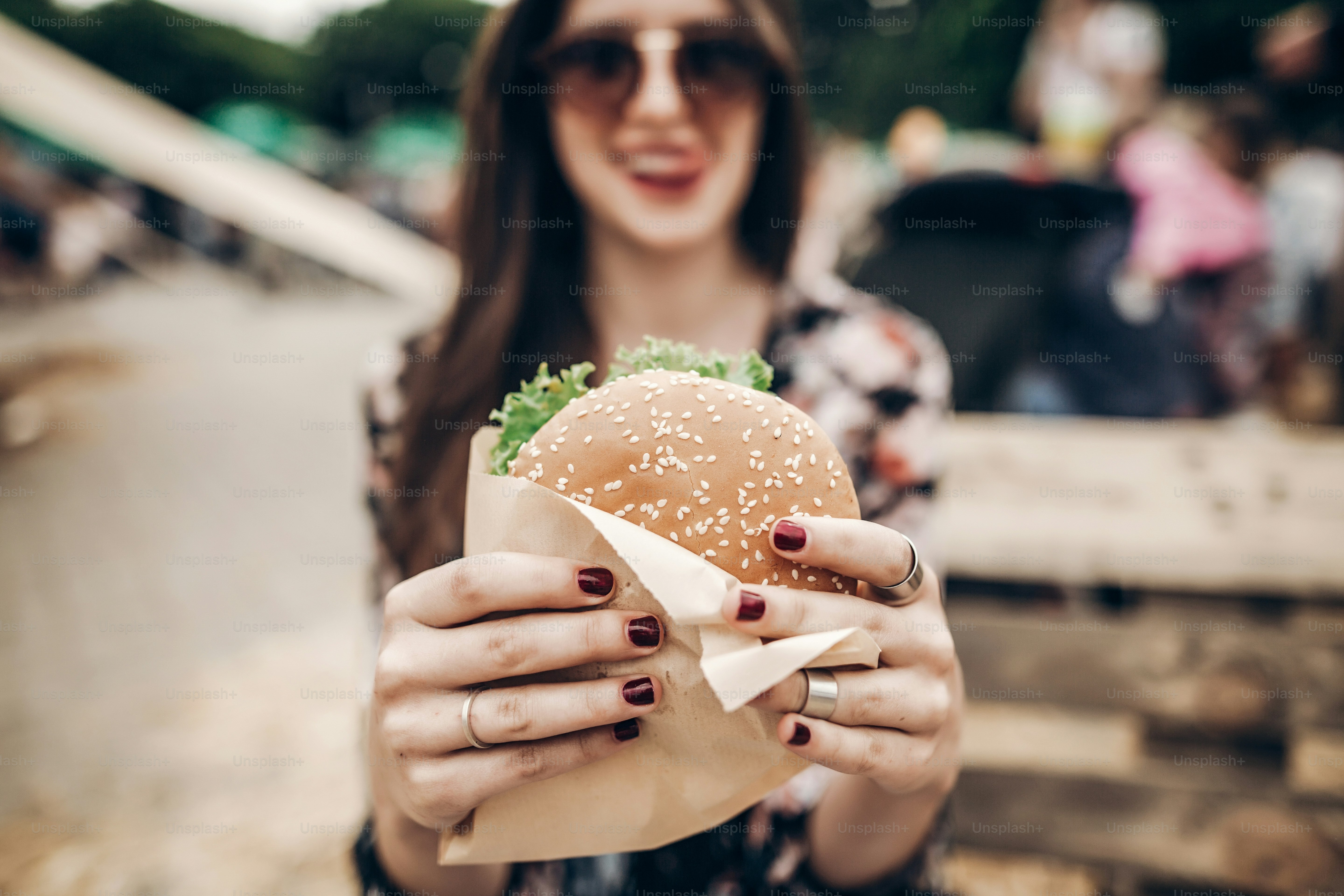 Tasty burger. stylish hipster woman holding juicy hamburger in hands ...