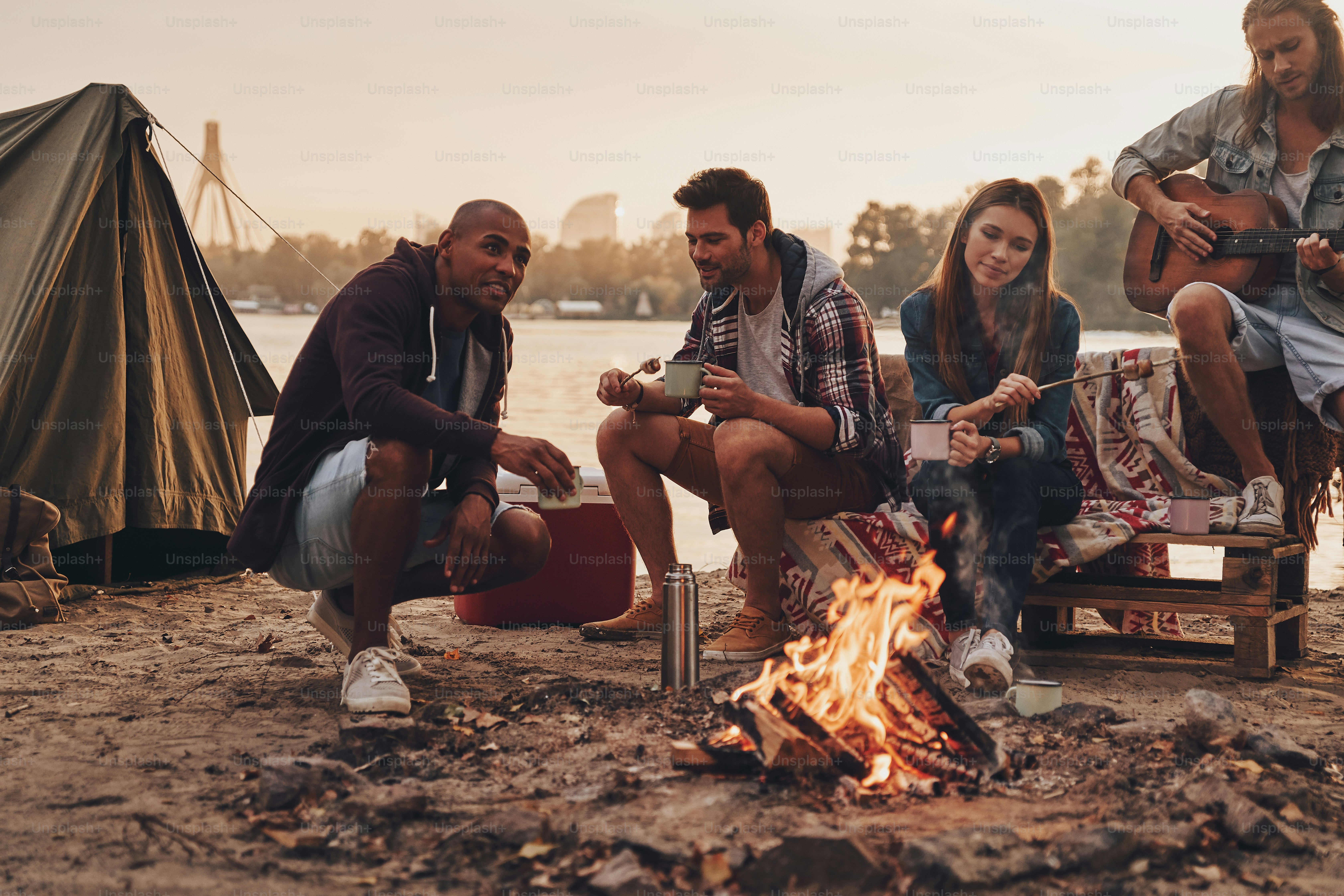 Campfire People Pictures | Download Free Images on Unsplash