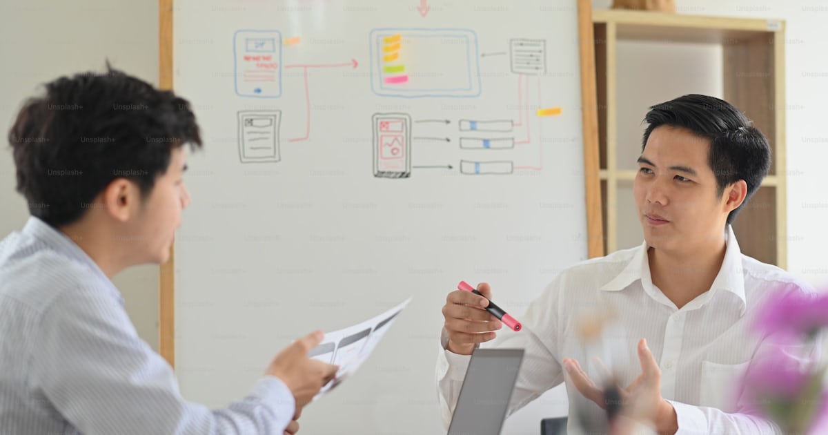 Concept de travail d’équipe de concepteur Web, UX, concepteur d ... Concept de travail d’équipe de concepteur Web, UX, concepteur d ...
