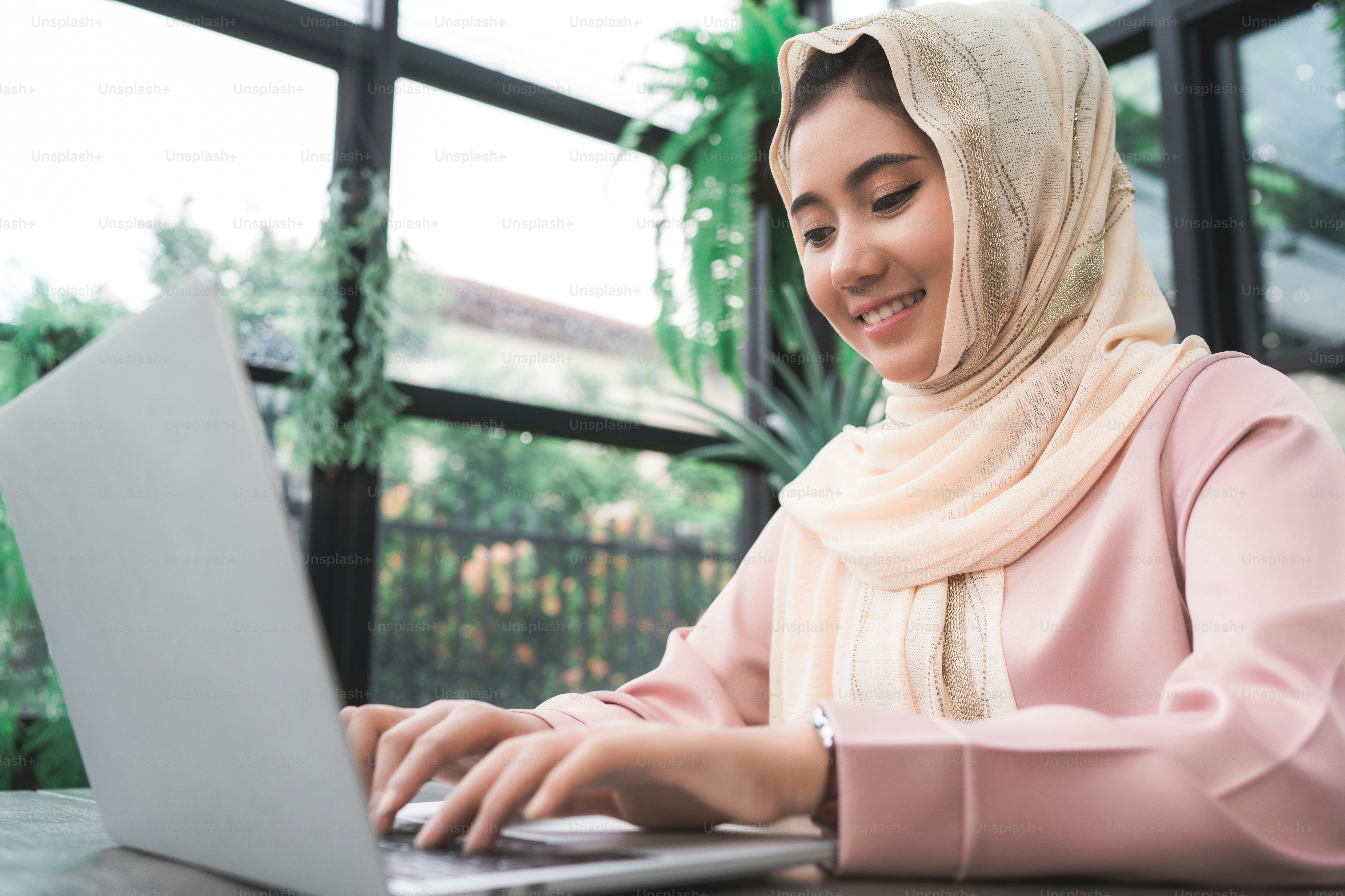 Asian Laptop Pictures | Download Free Images on Unsplash