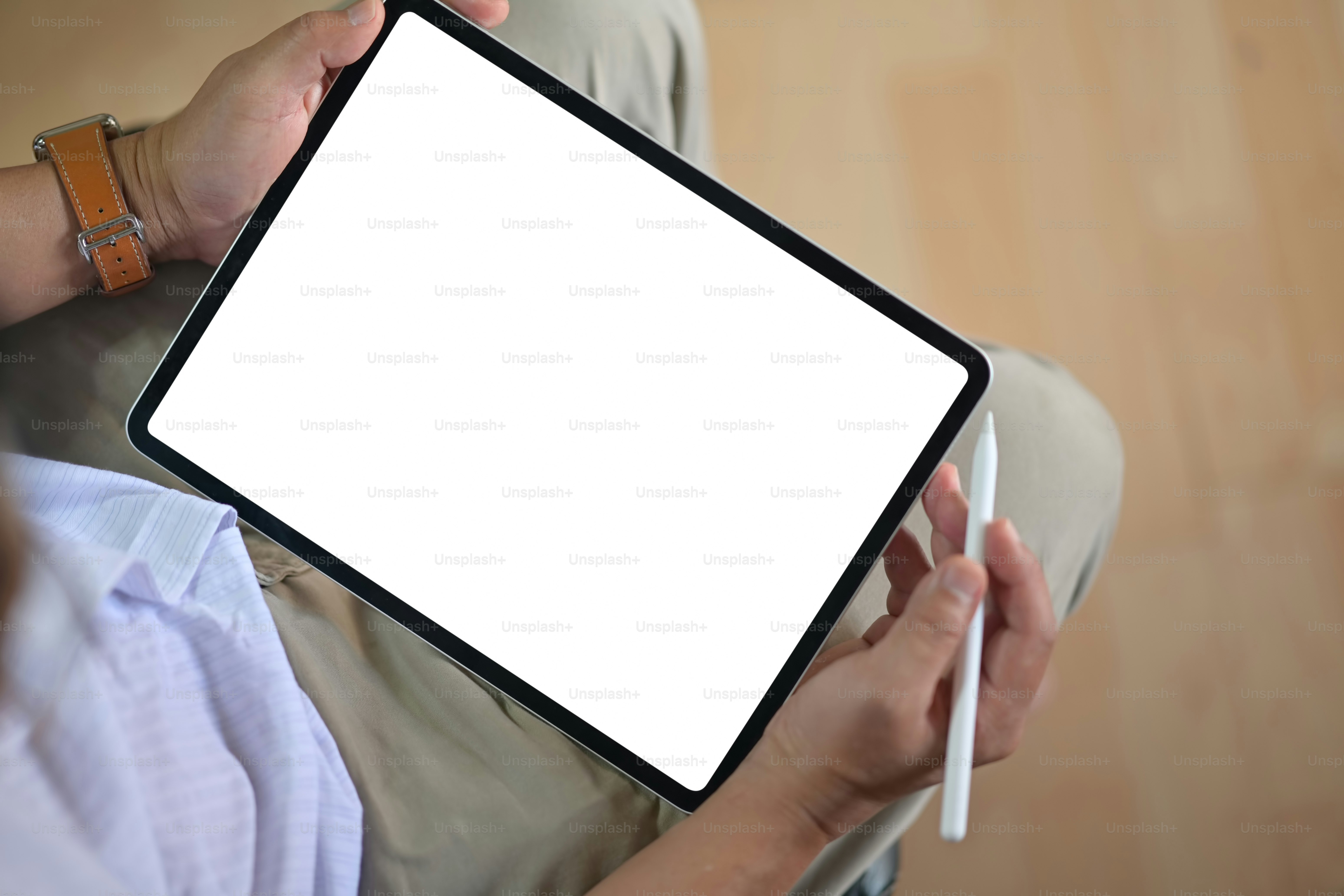 Closeup of male hands holding blank screen modern drawing tablet photo ...