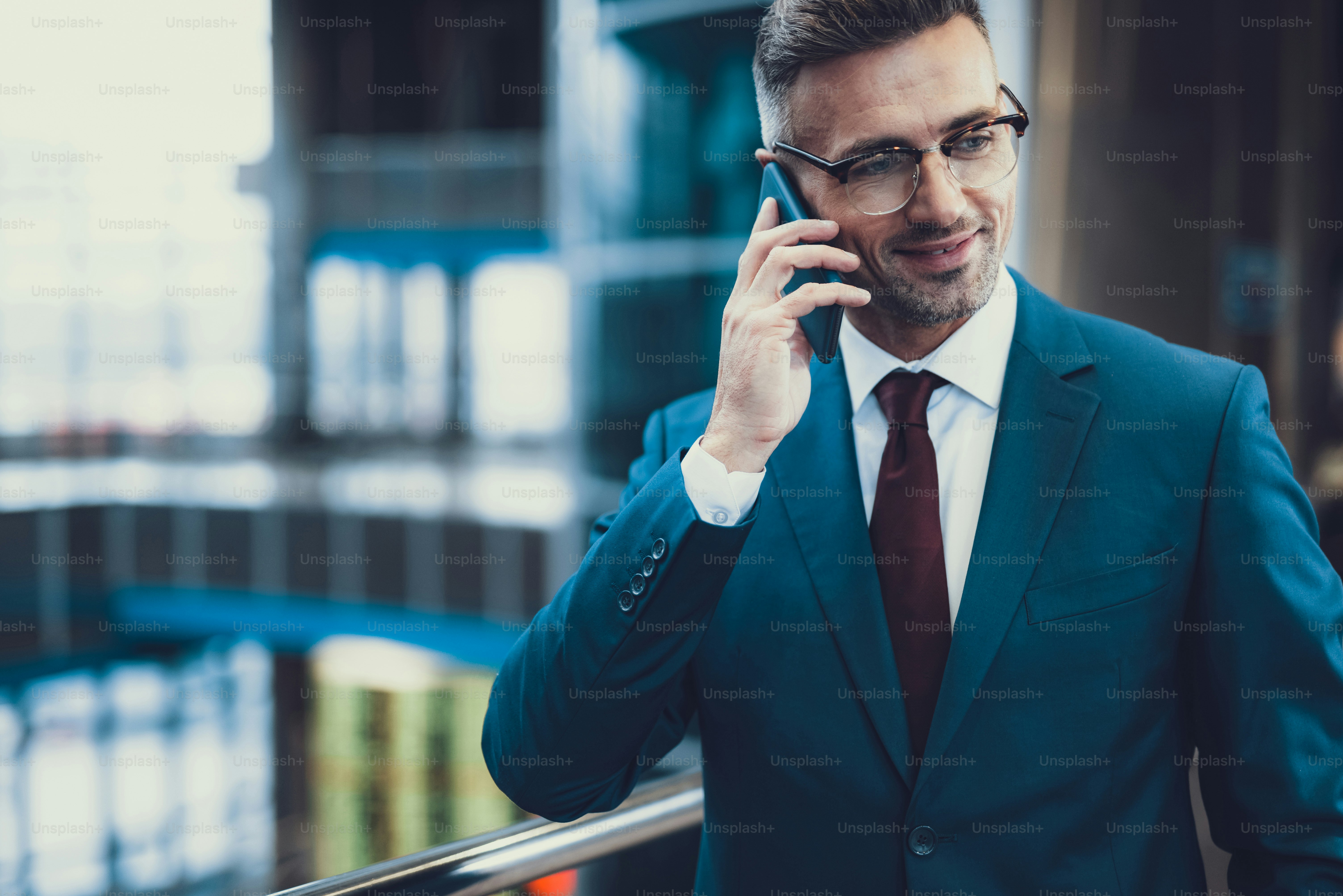 Man Working Pictures [HQ] | Download Free Images on Unsplash