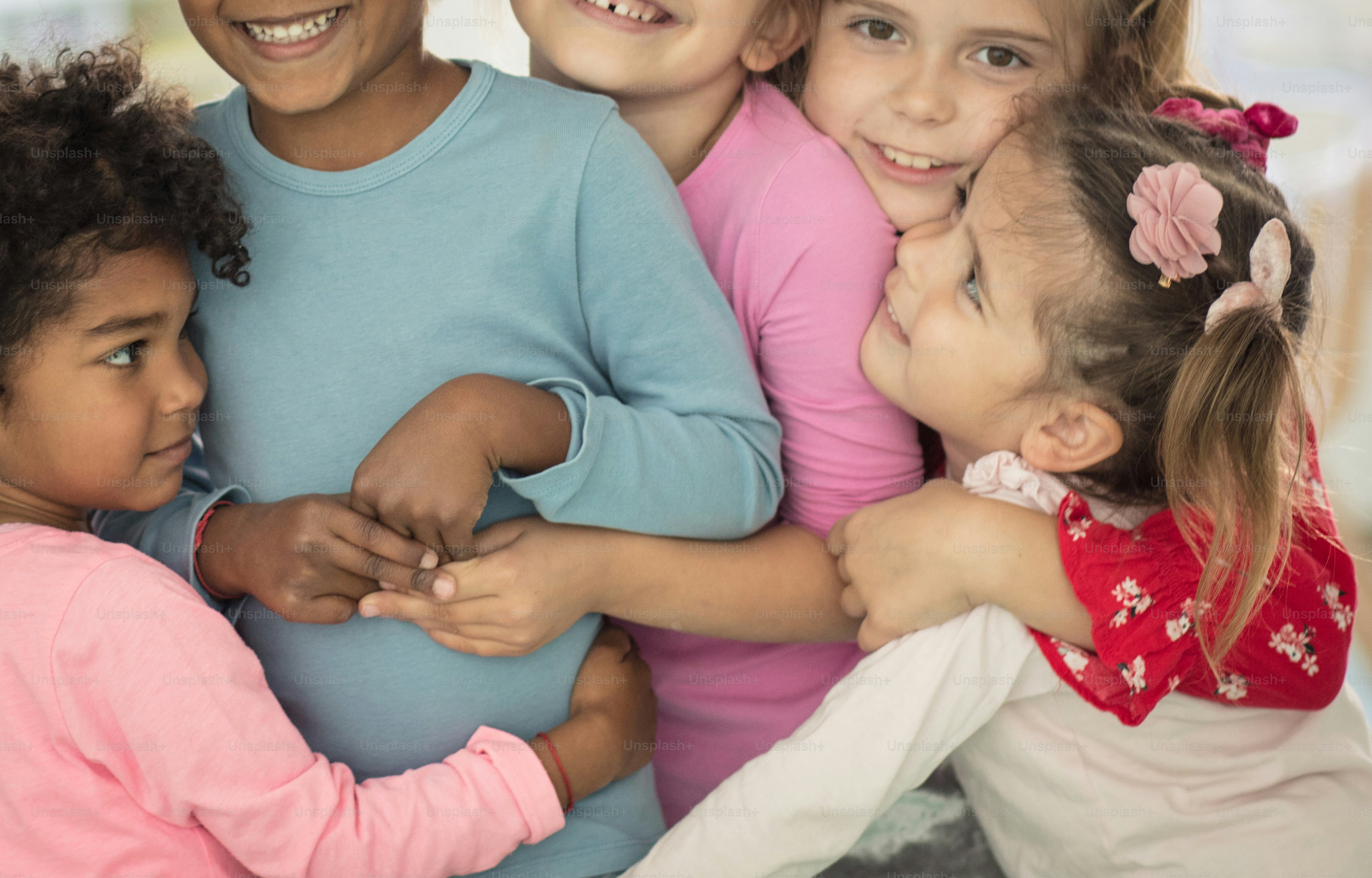 Foto Ser un niño es divertido todo el tiempo. Niños en preescolar ...