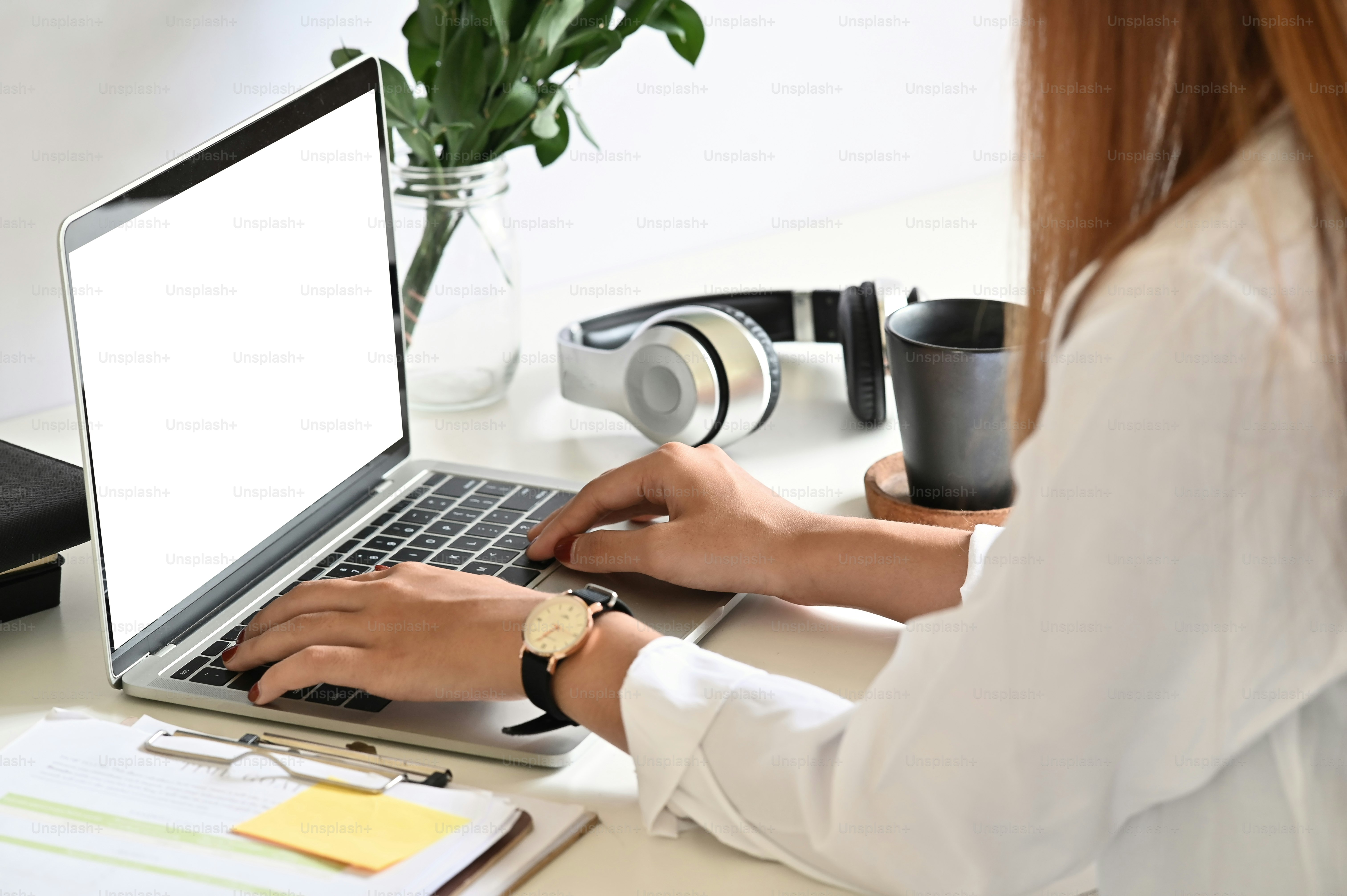 Woman using mockup laptop with empty screen on office desk. photo ...