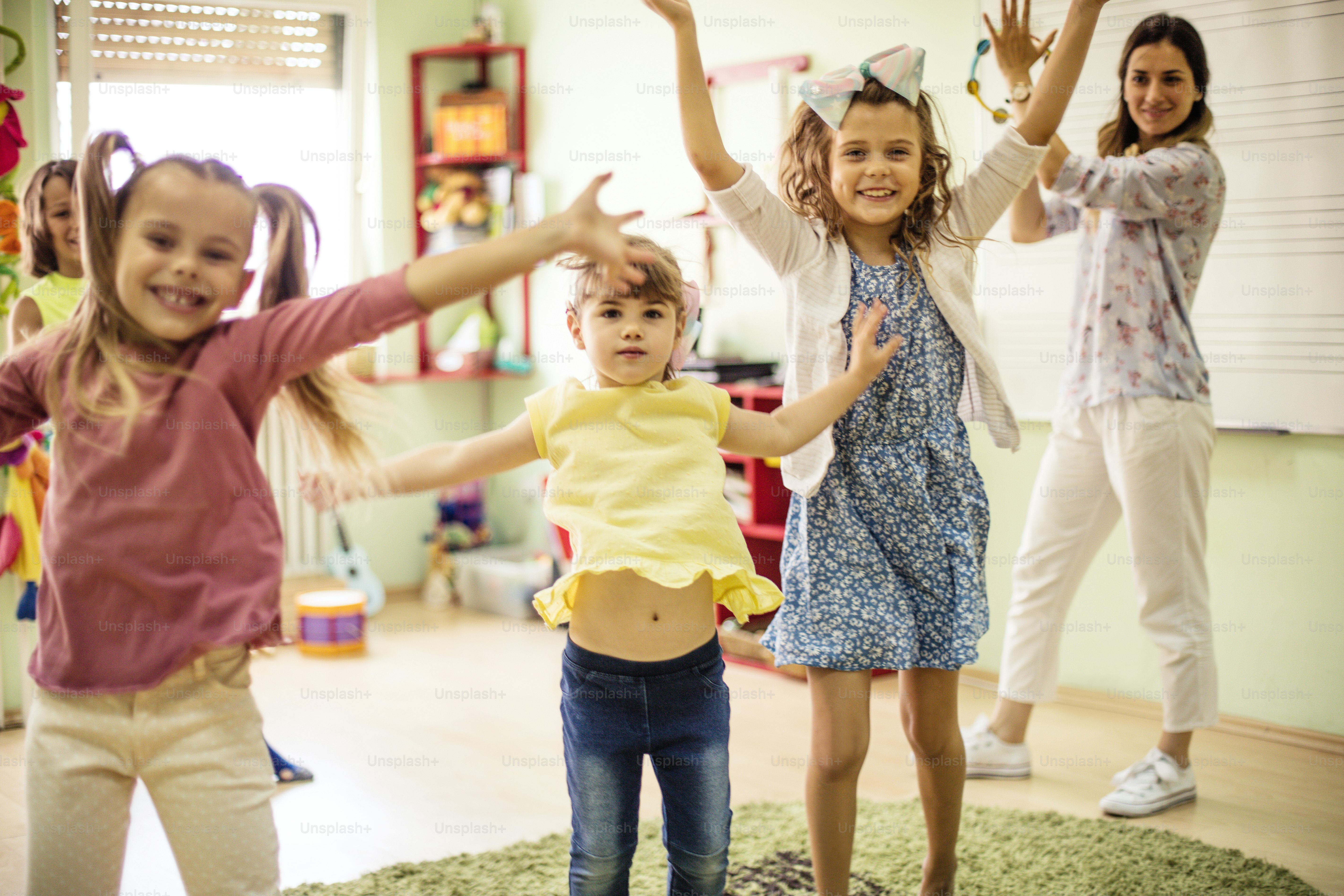 Dancing. Children in preschool. photo – Kids dance Image on Unsplash