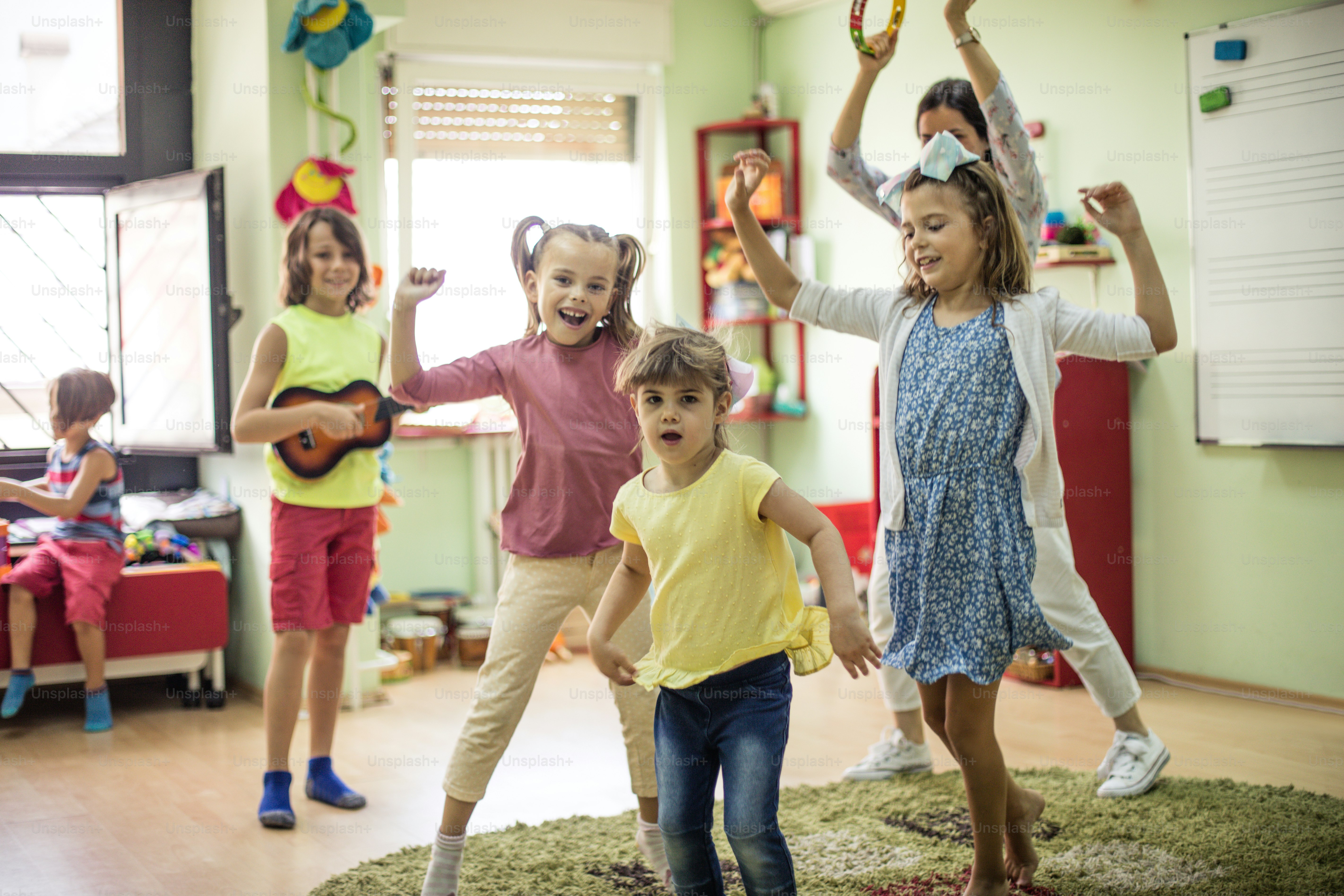 Danza. Niños en preescolar. foto – Imagen de Niños bailando en Unsplash