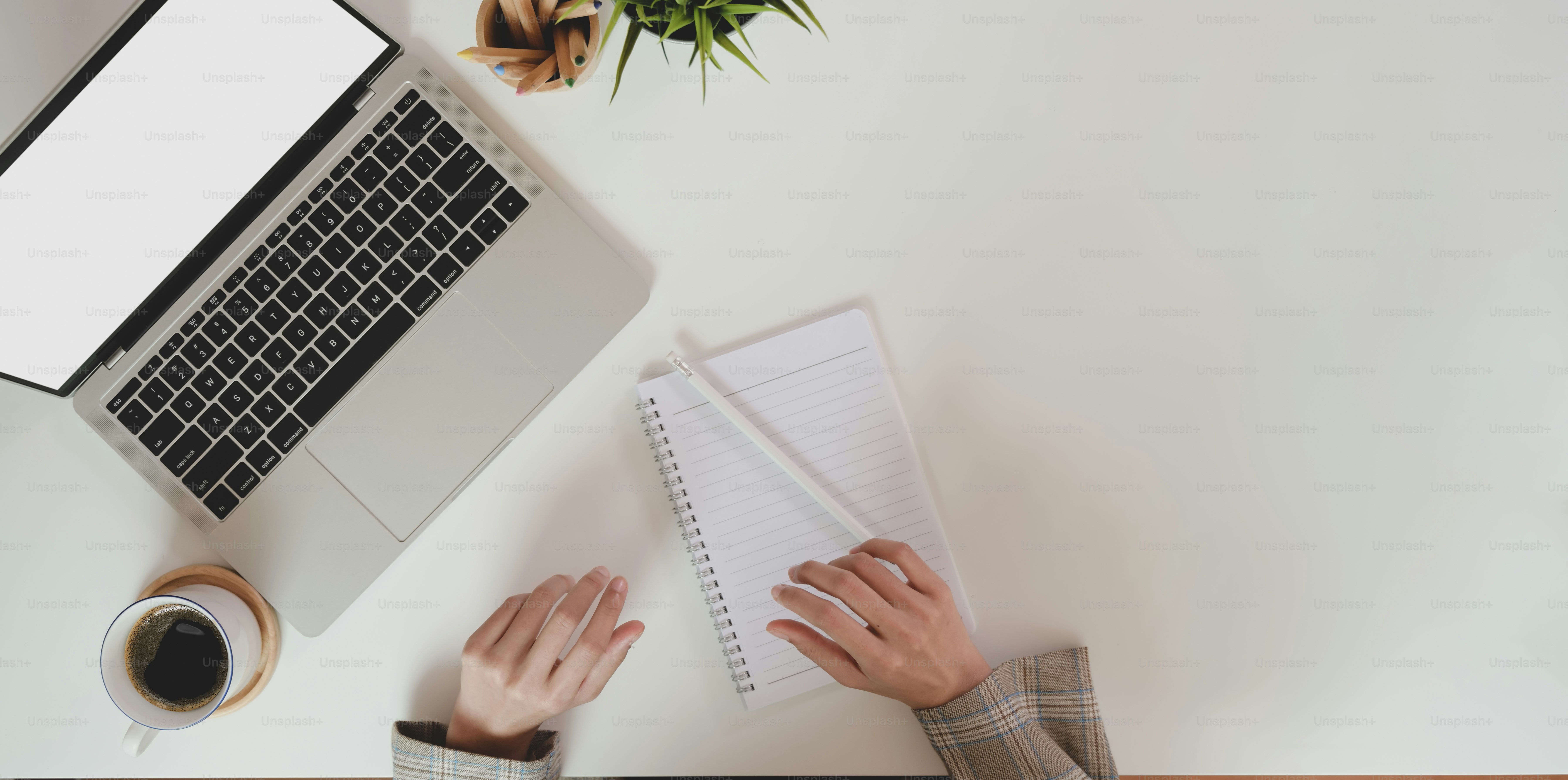 1K+ Books And Laptop Pictures | Download Free Images on Unsplash