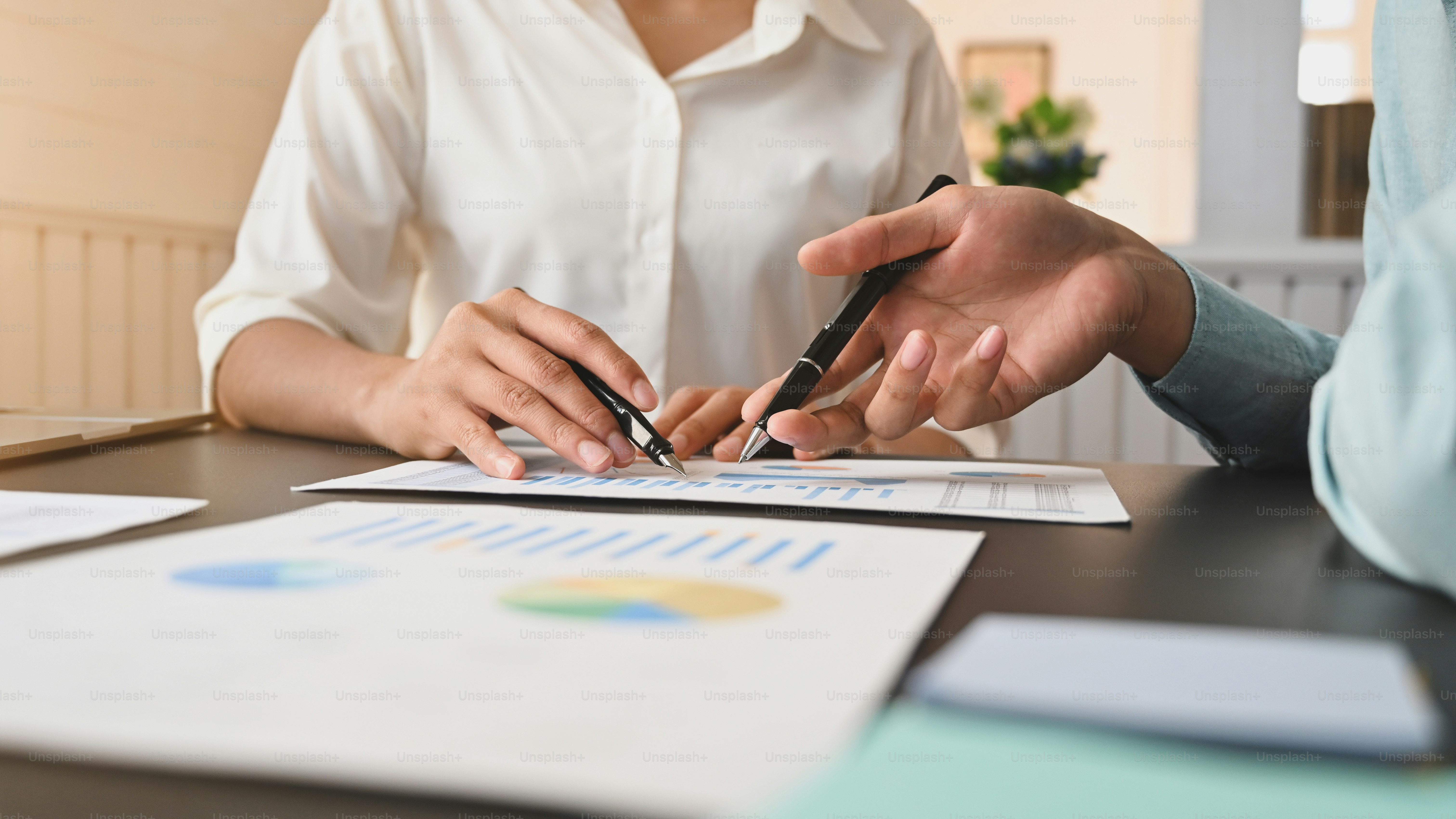 Pointing Up Pictures | Download Free Images on Unsplash