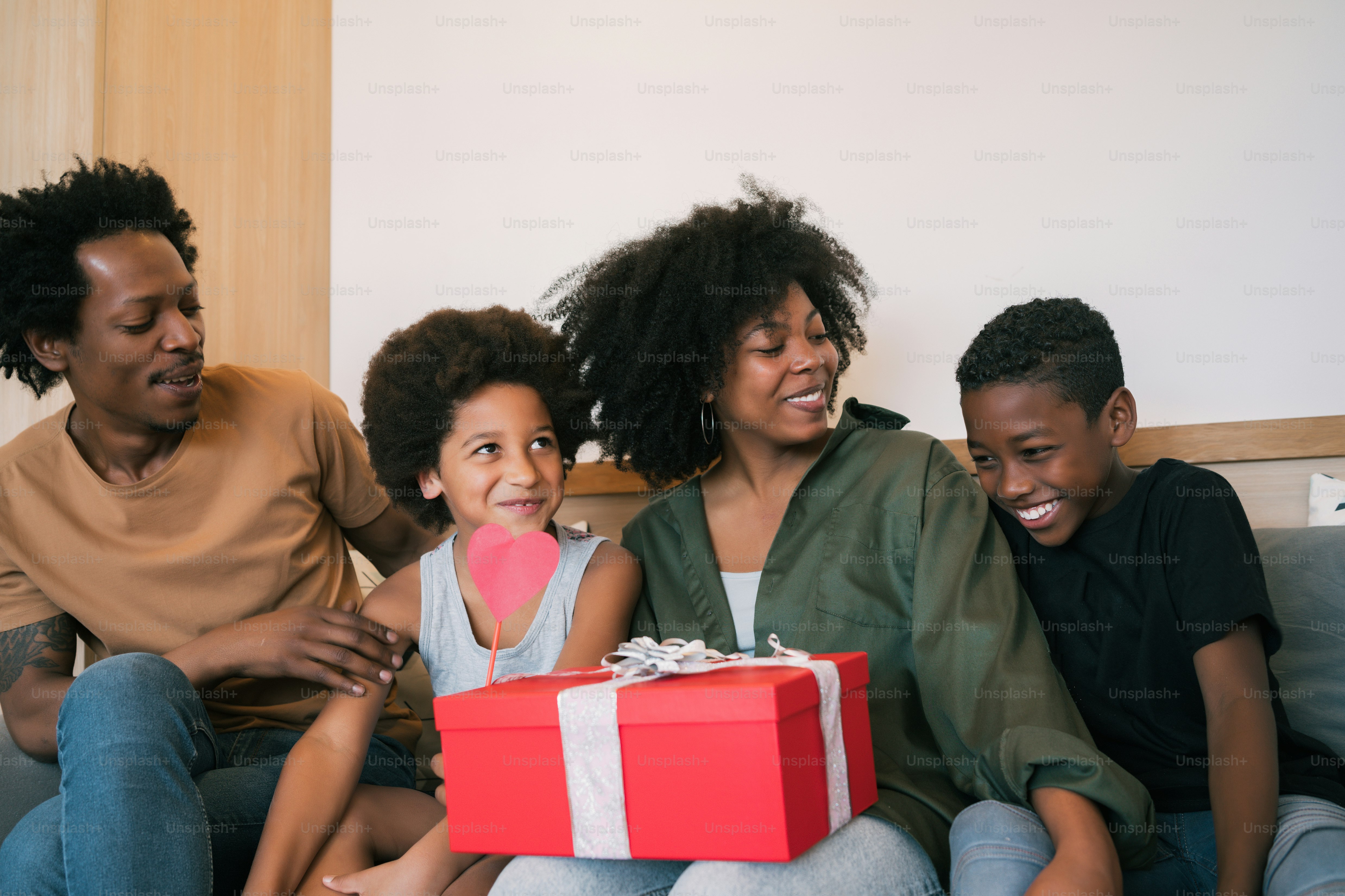 Giving Gifts Pictures | Download Free Images on Unsplash