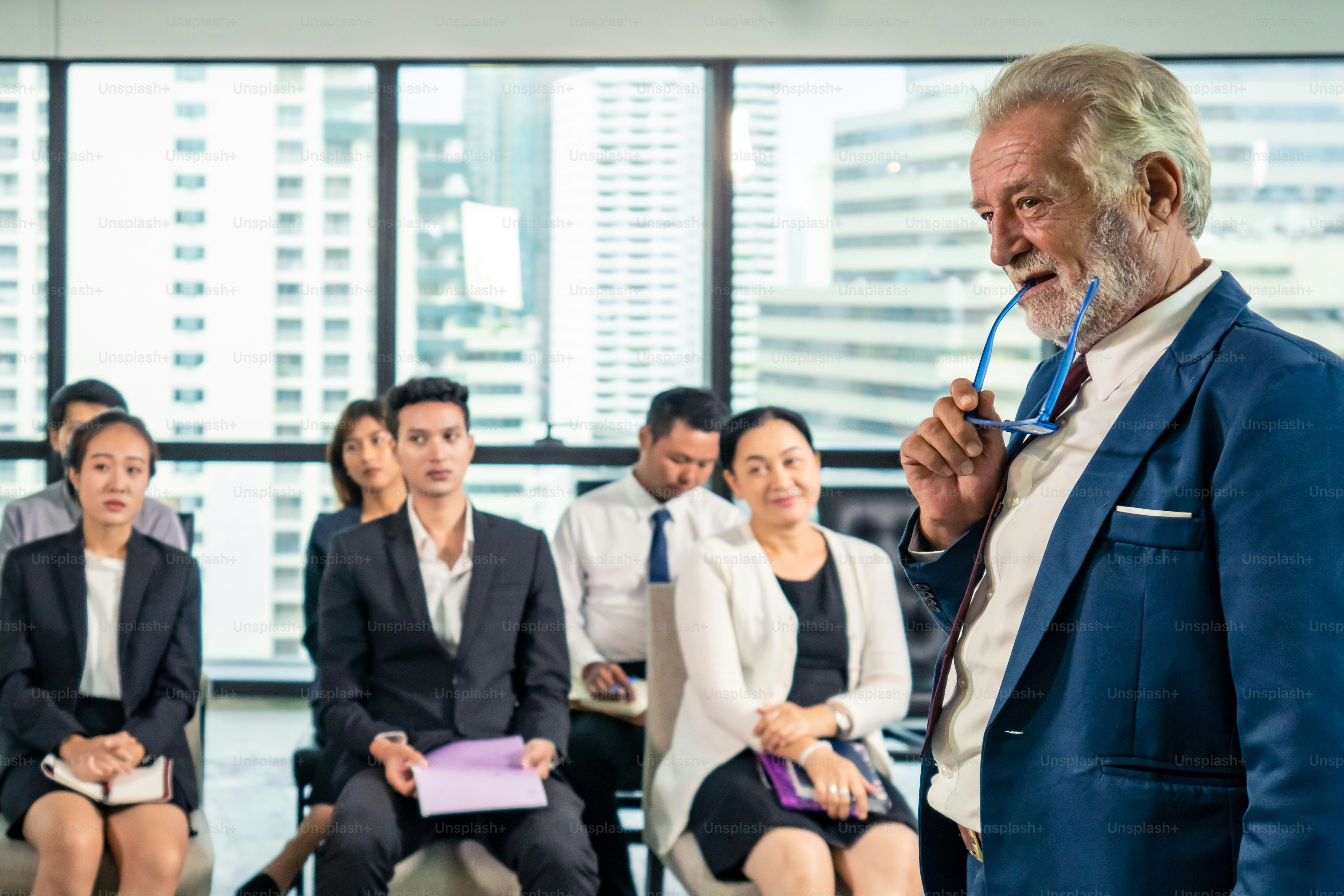 Asian business team meeting seminar with CEO photo – Office Image on ...