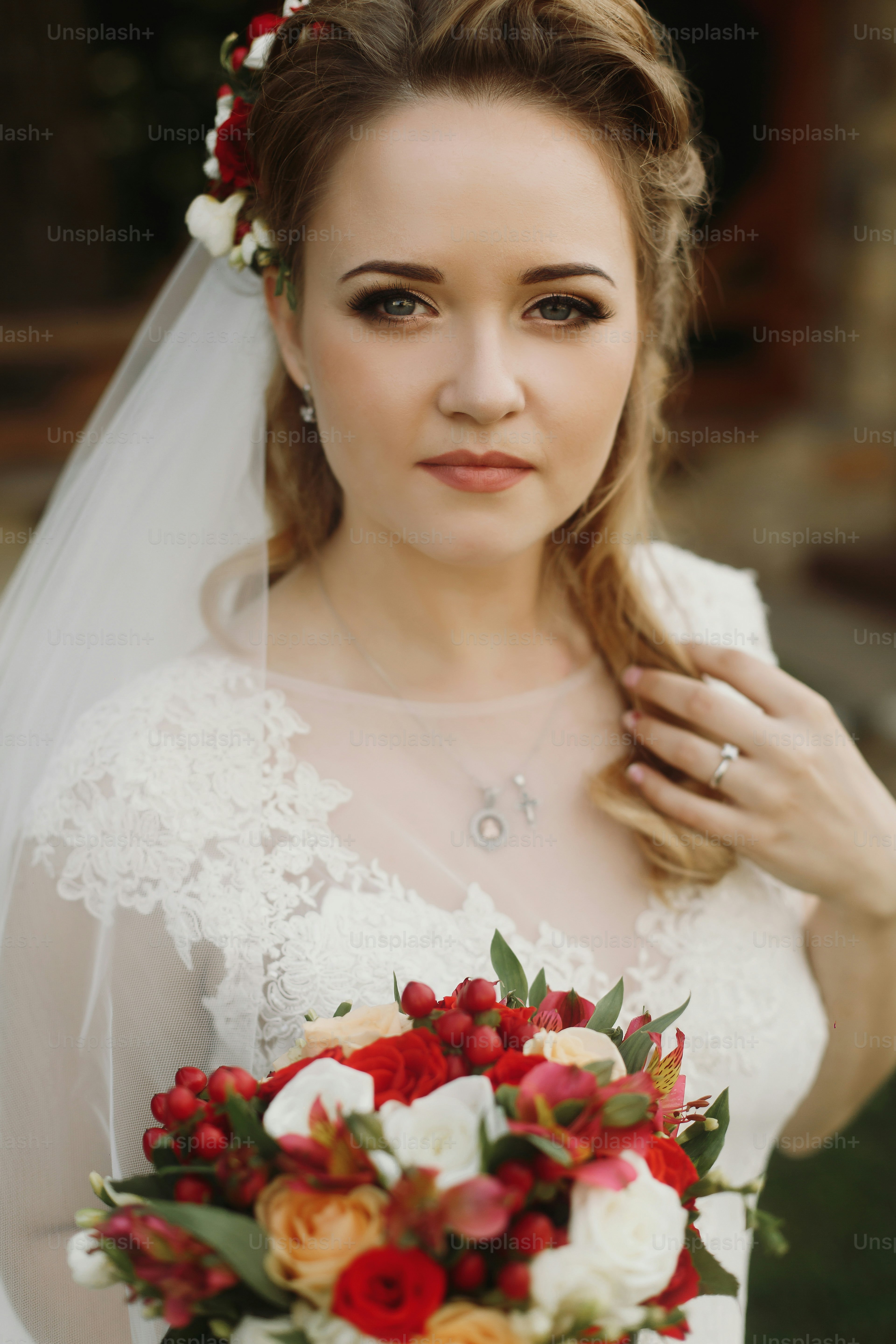 Portrait of beautiful bride with bouquet, gorgeous blonde bride in ...