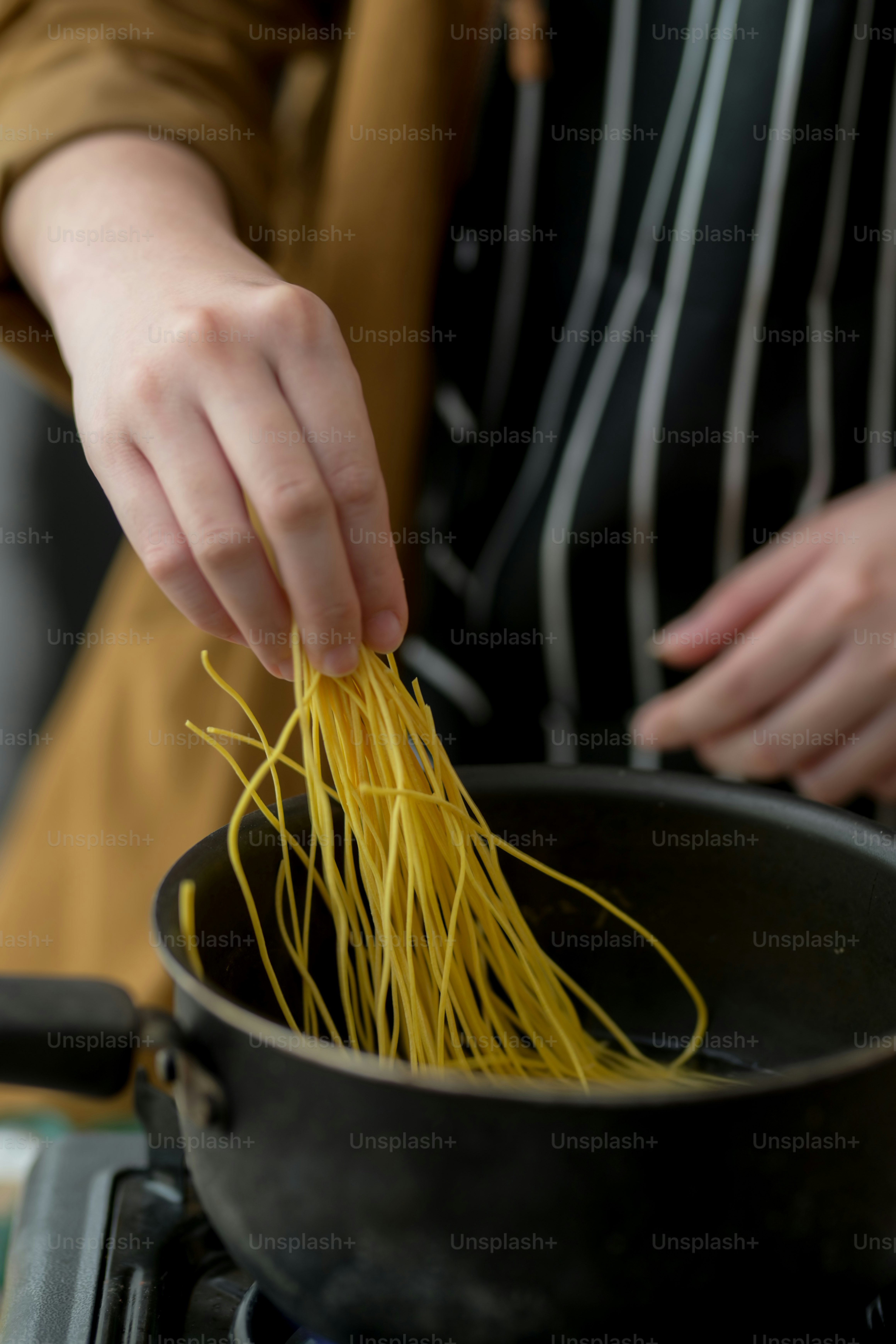 Cropped shot of young woman cooking in her kitchen room and preparing ...