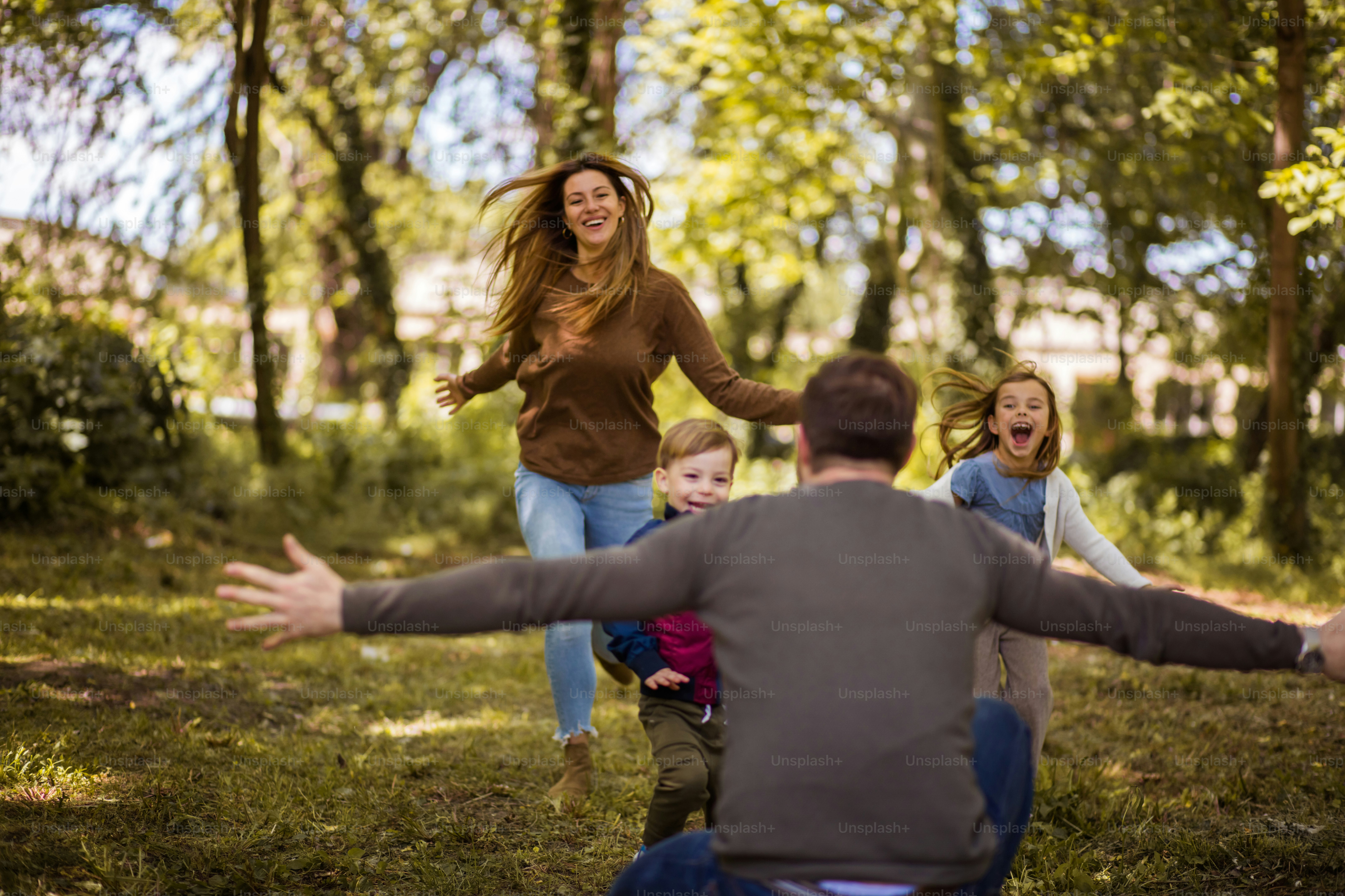 Family Having Fun Pictures | Download Free Images on Unsplash