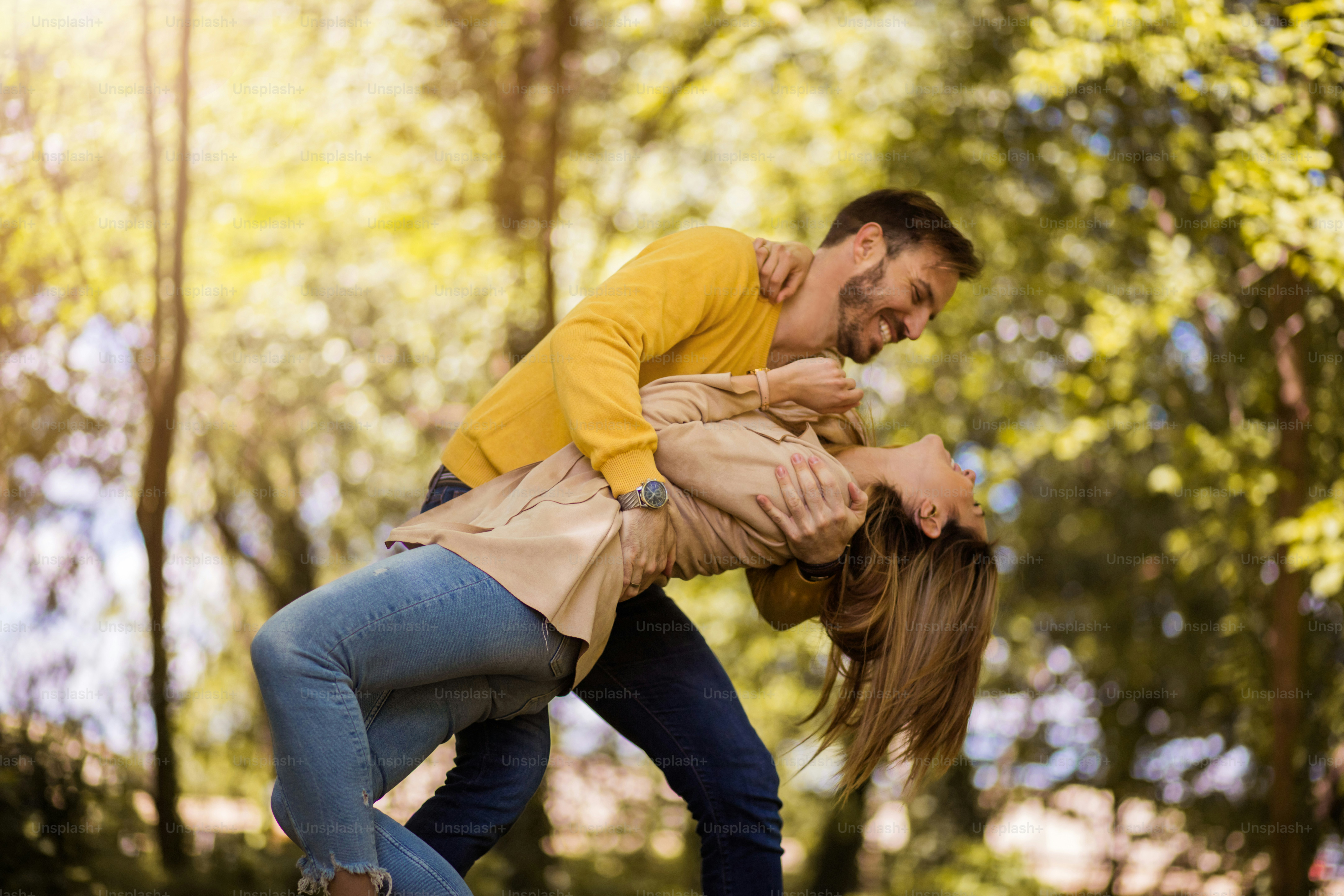 Summer love. Couple in nature. photo – People Image on Unsplash