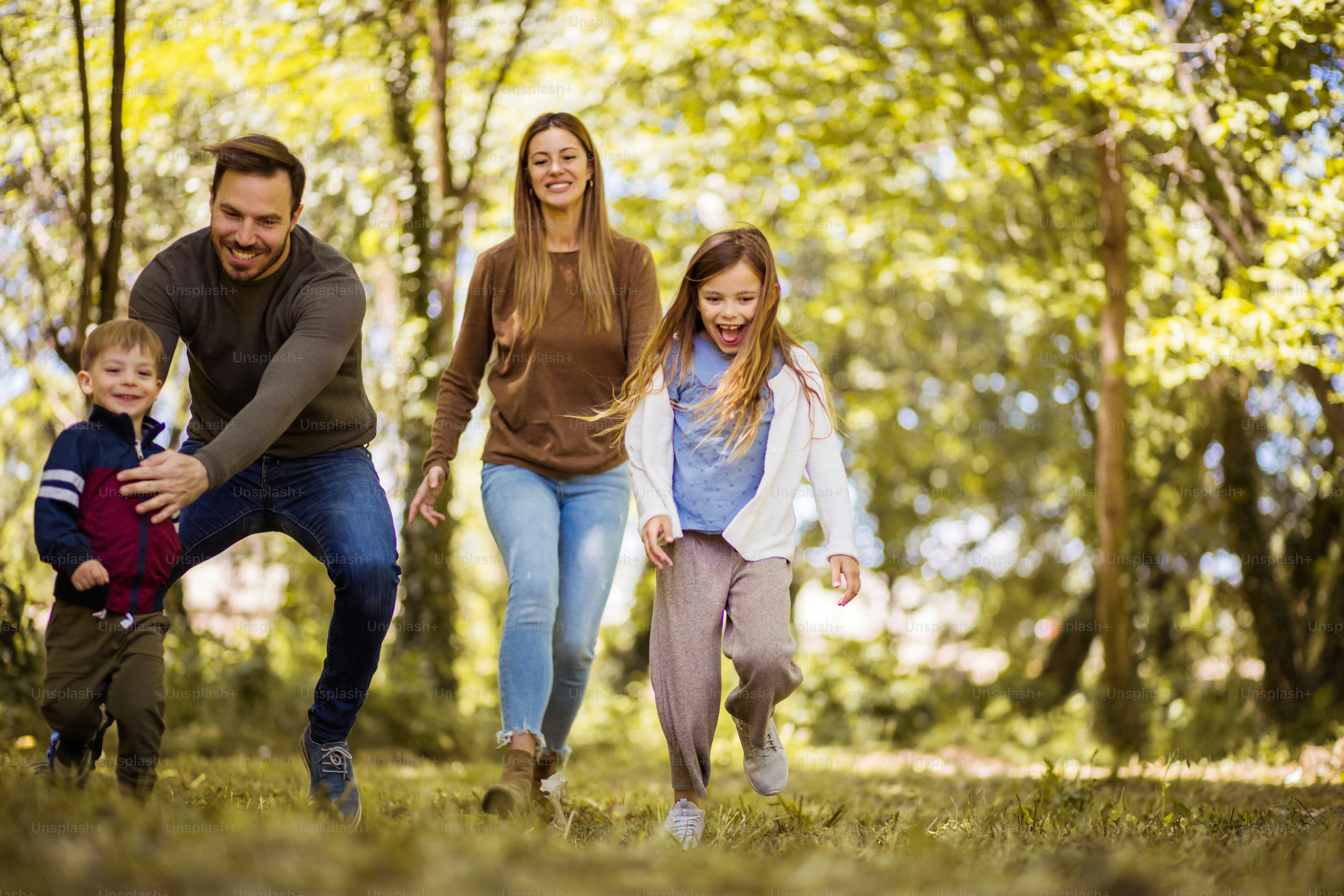 These are the moments they'll always smile about. Parents spending time ...