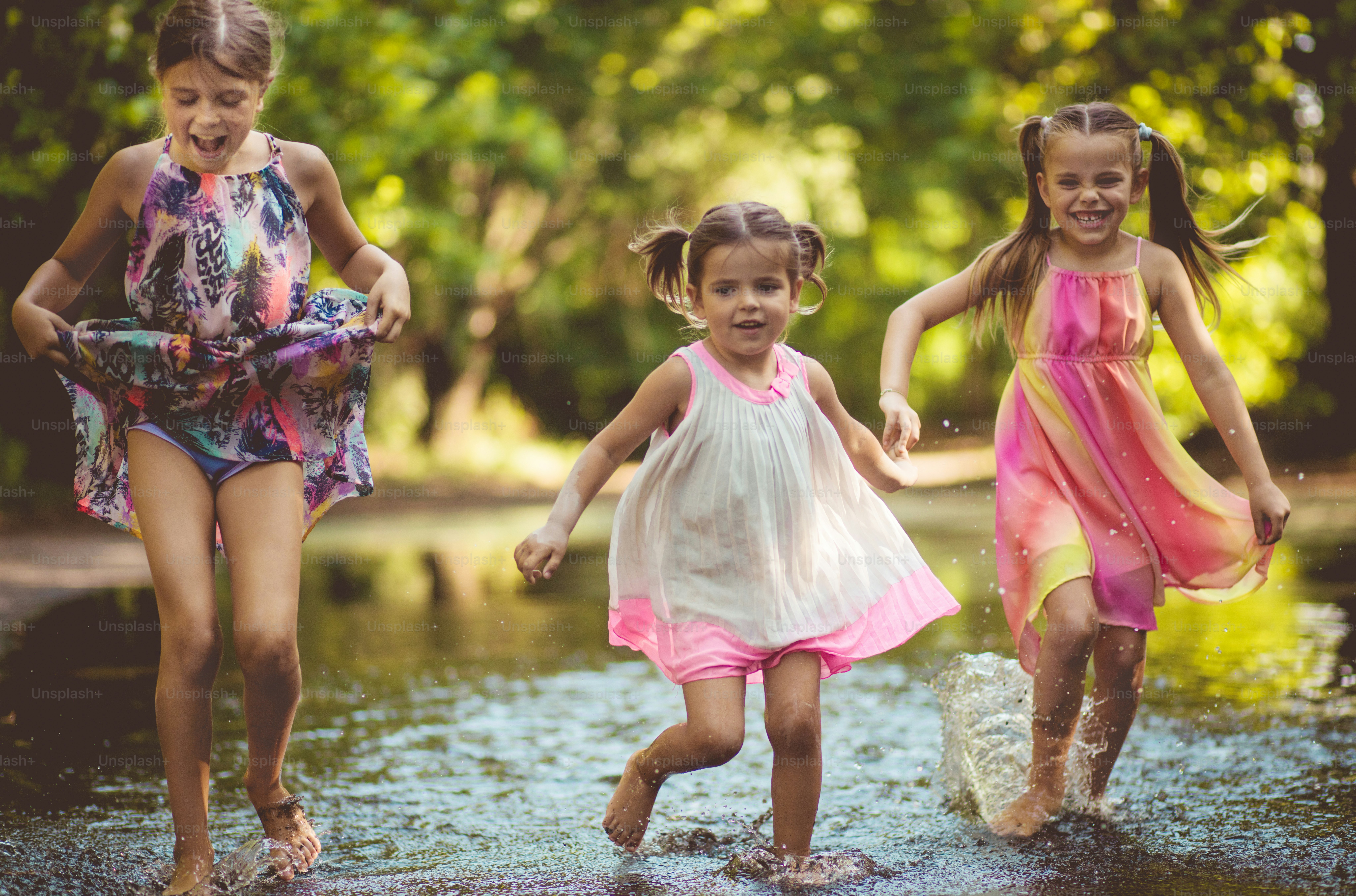 Foto Un día increíble. Niños al aire libre. – Serbia Imagen en Unsplash