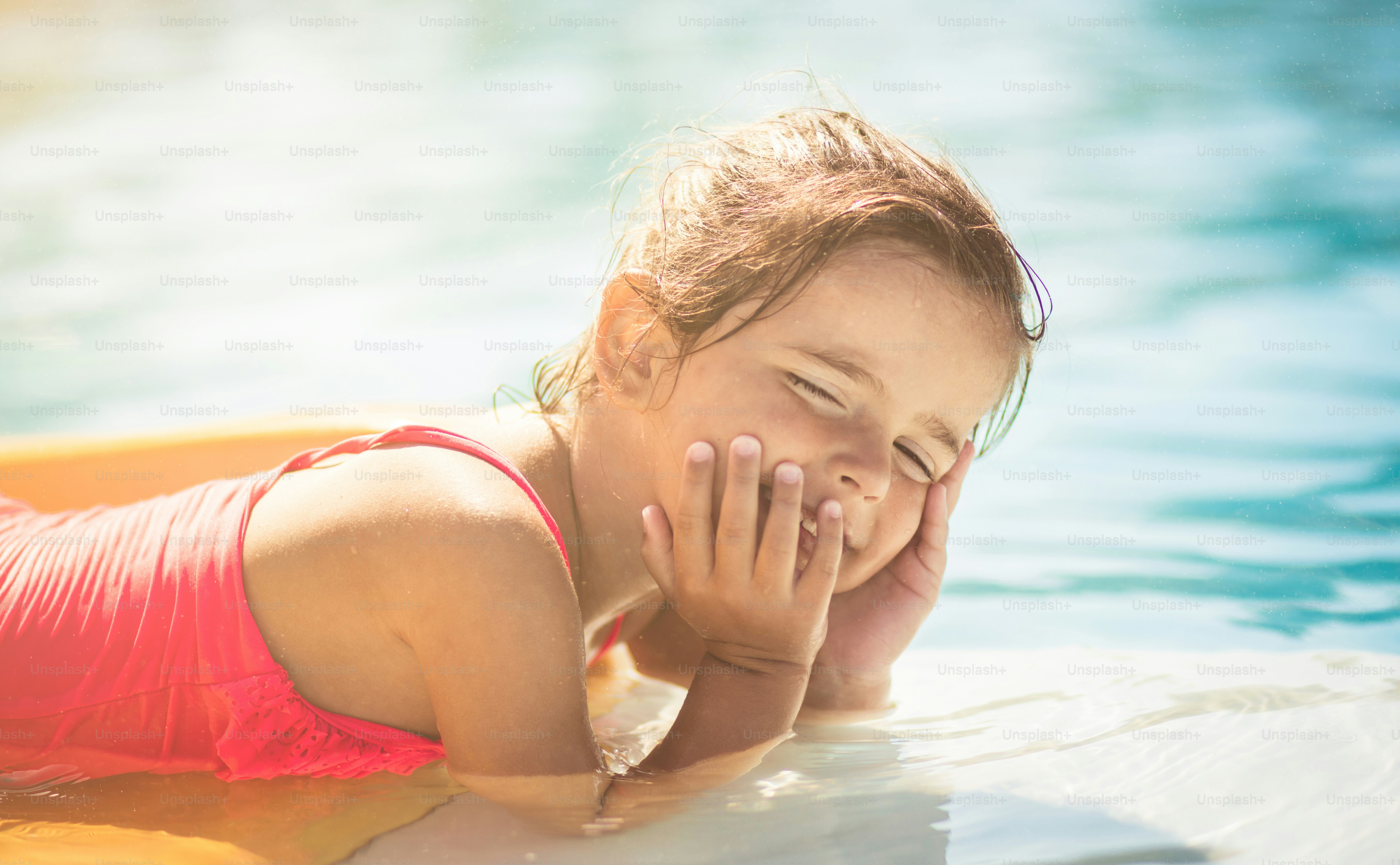 Sun and enjoy. Child having fun. photo – Water Image on Unsplash