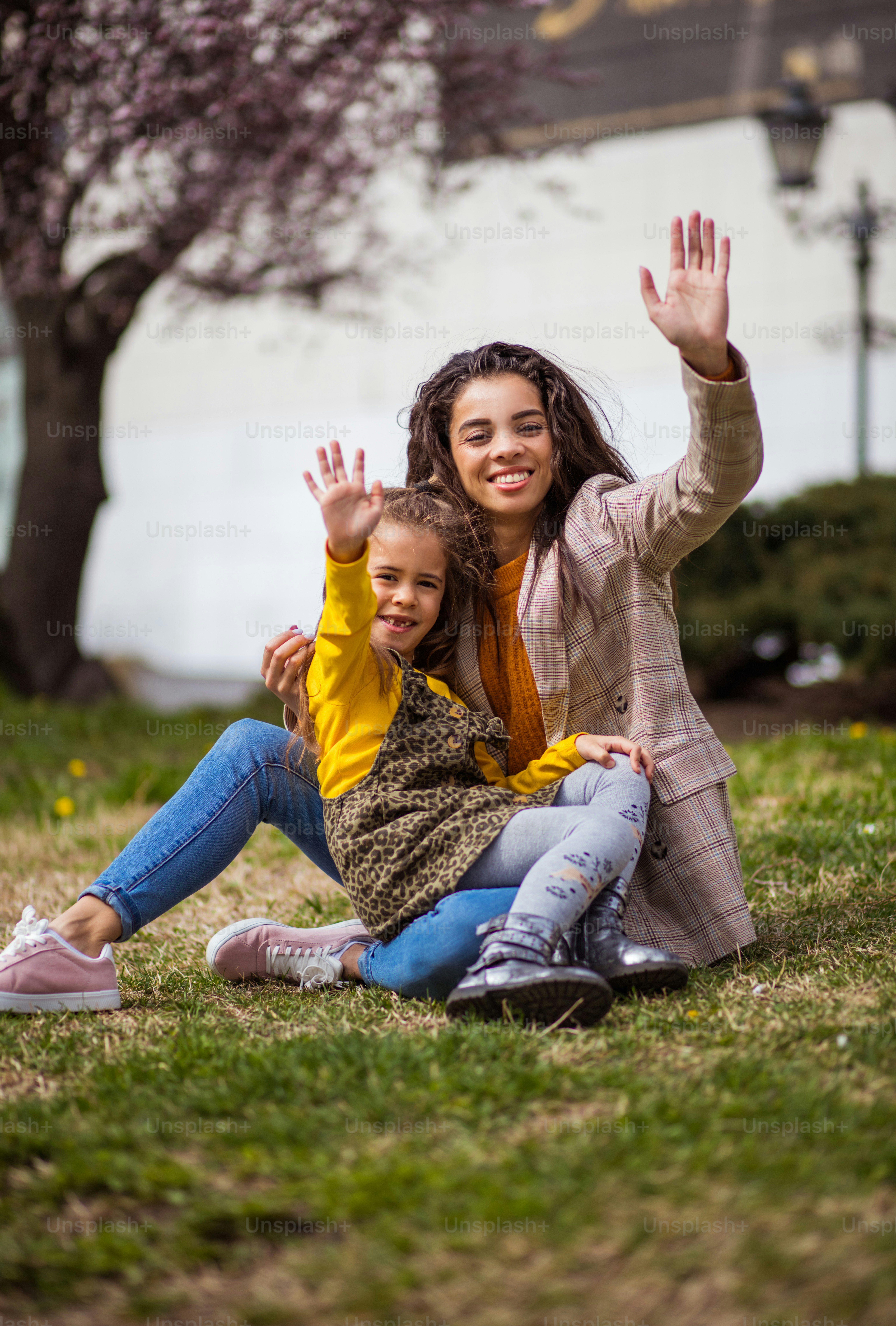 Foto zum Thema So lustige Zeit. Afroamerikanische Mutter mit ihrer ...