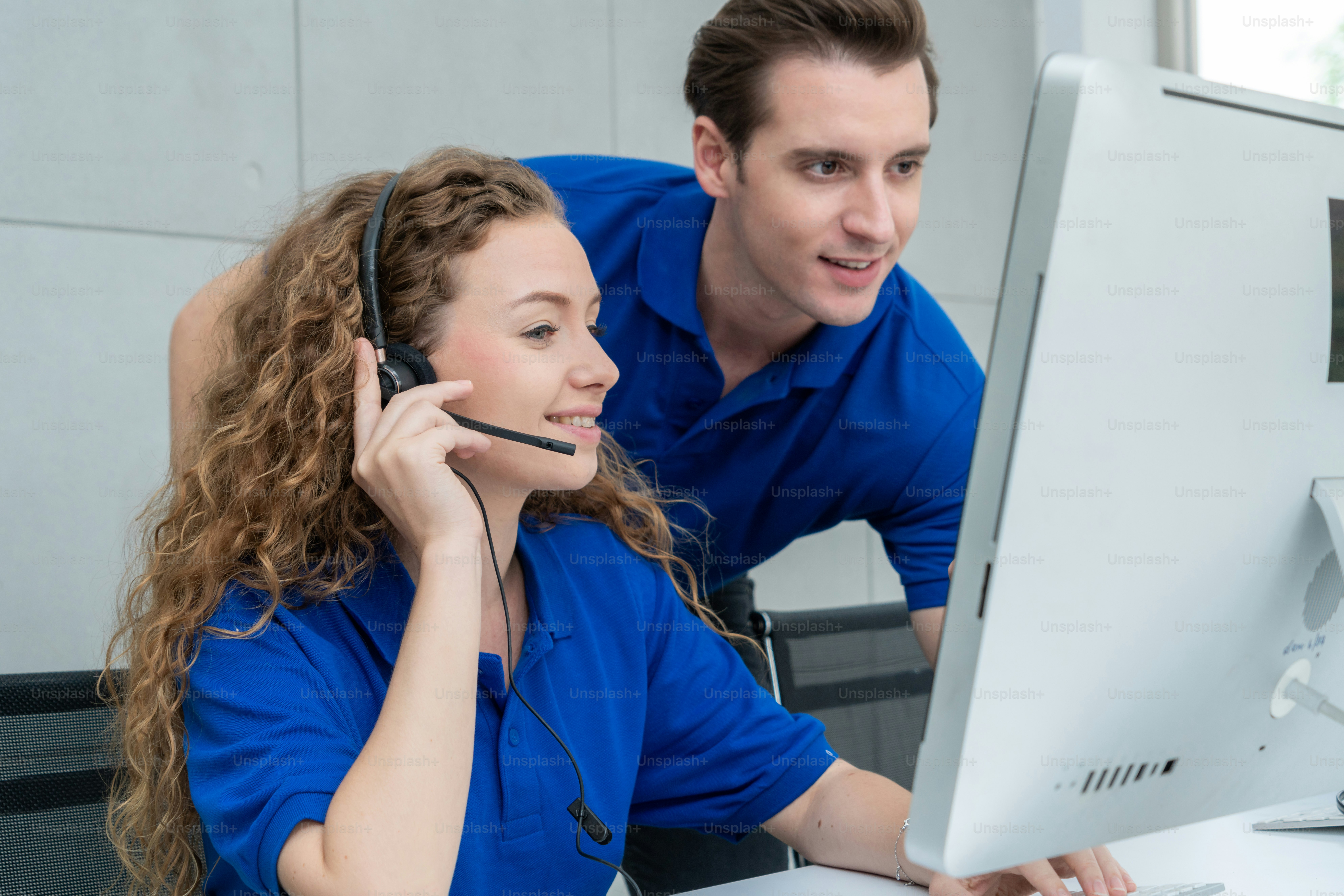 Office Worker Pictures [HQ] | Download Free Images on Unsplash