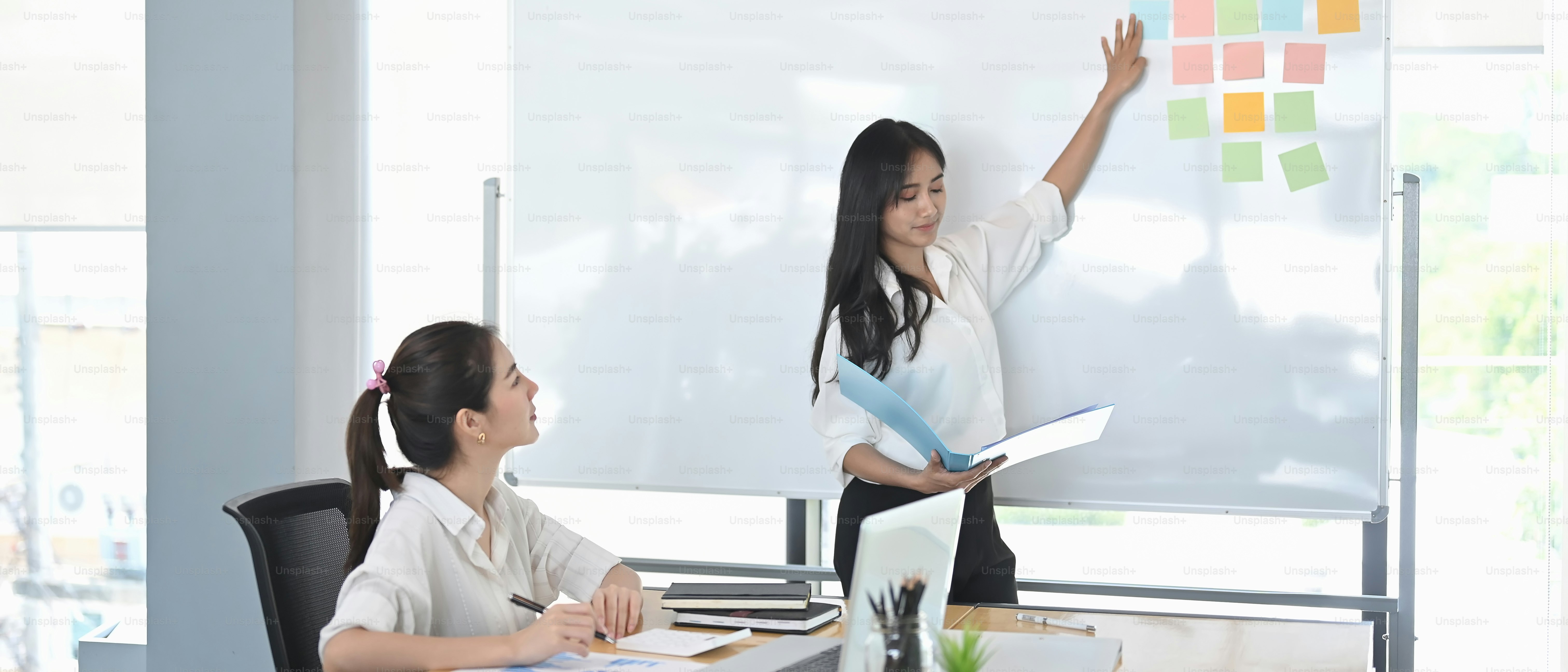 750+ Office Work Pictures | Download Free Images on Unsplash