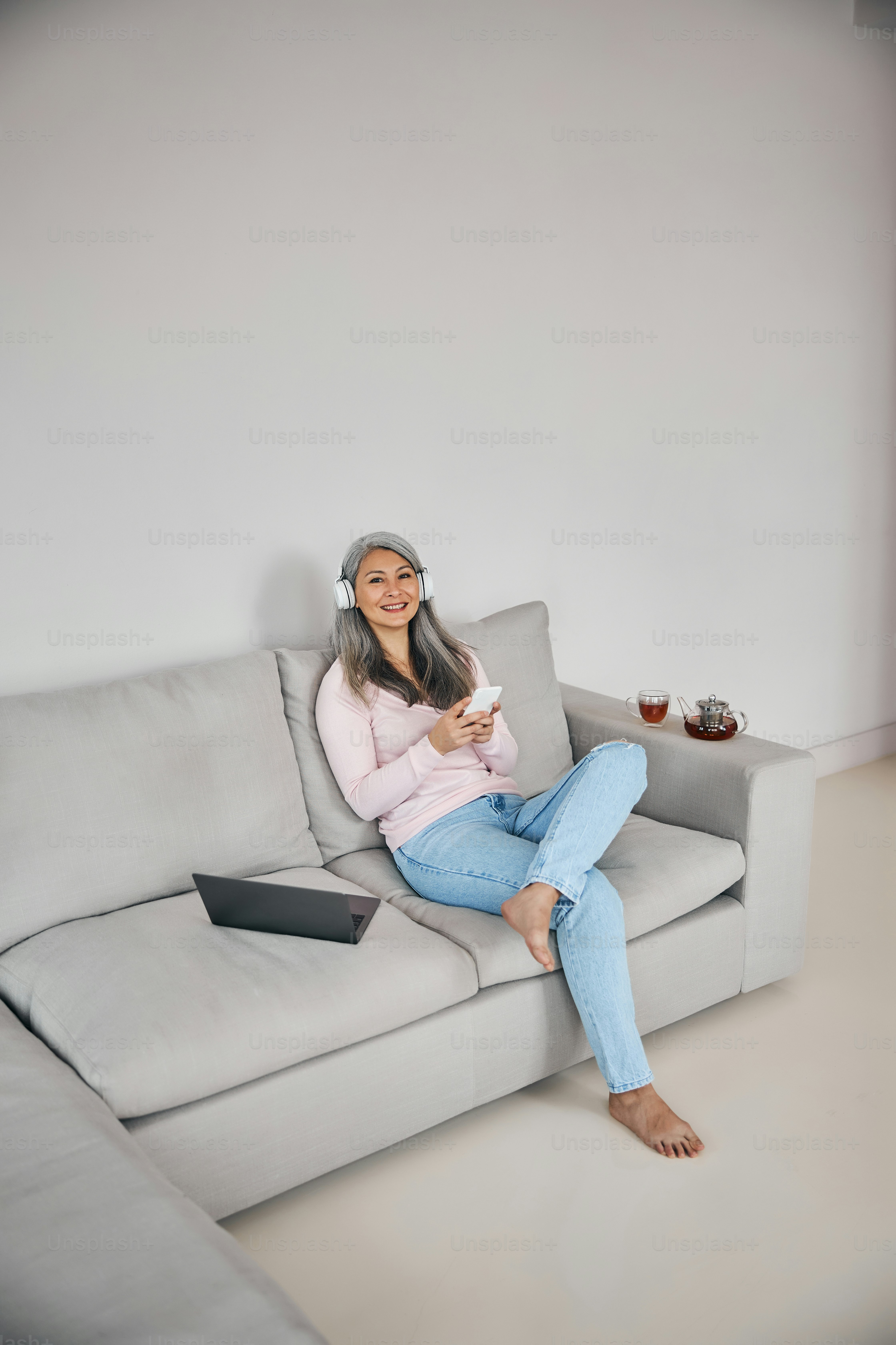 White Girl On Couch Picture Meme Pictures | Download Free Images on ...