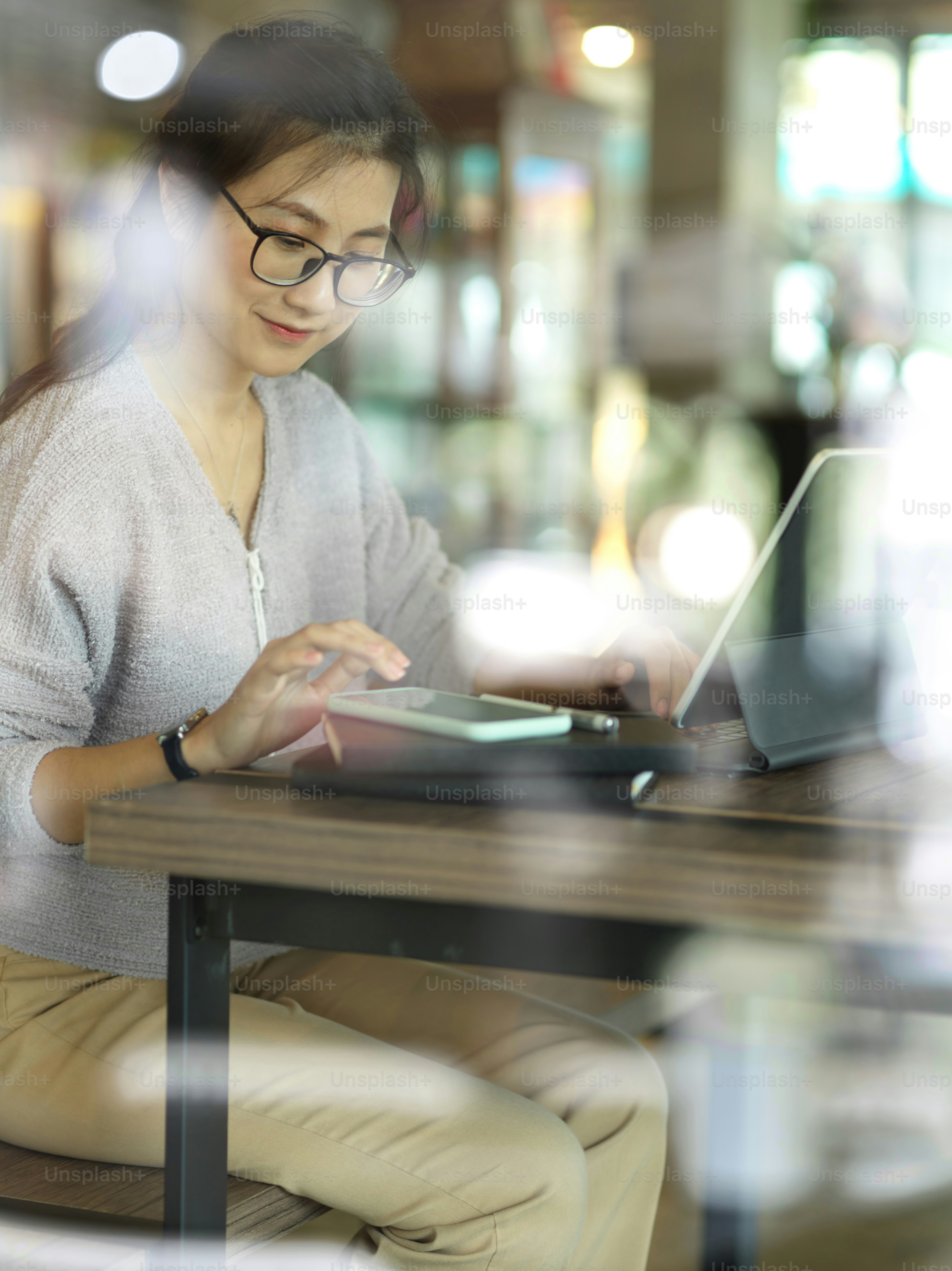 Student Desk Pictures | Download Free Images on Unsplash