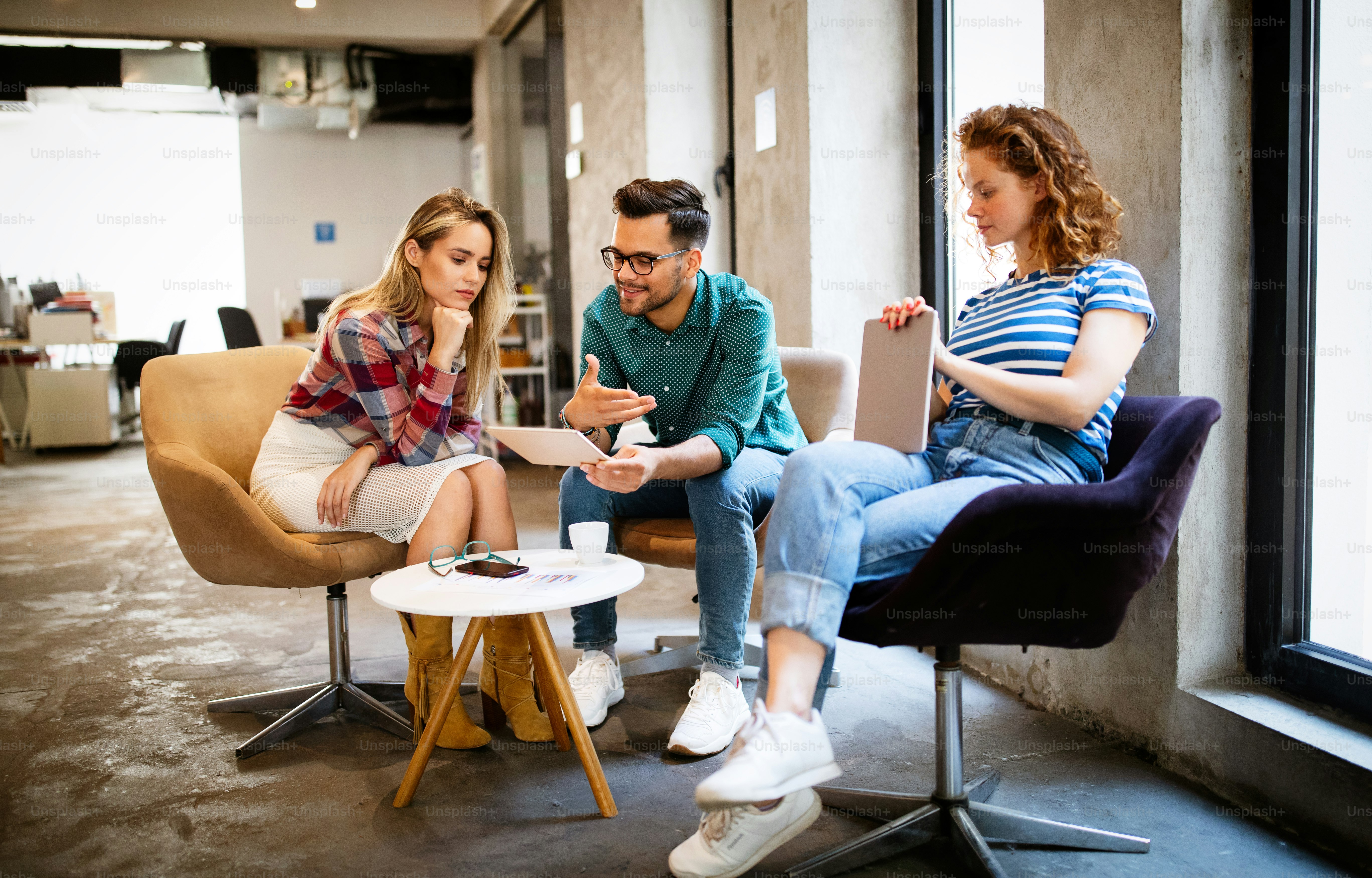 1000+ People At Work Pictures | Download Free Images on Unsplash