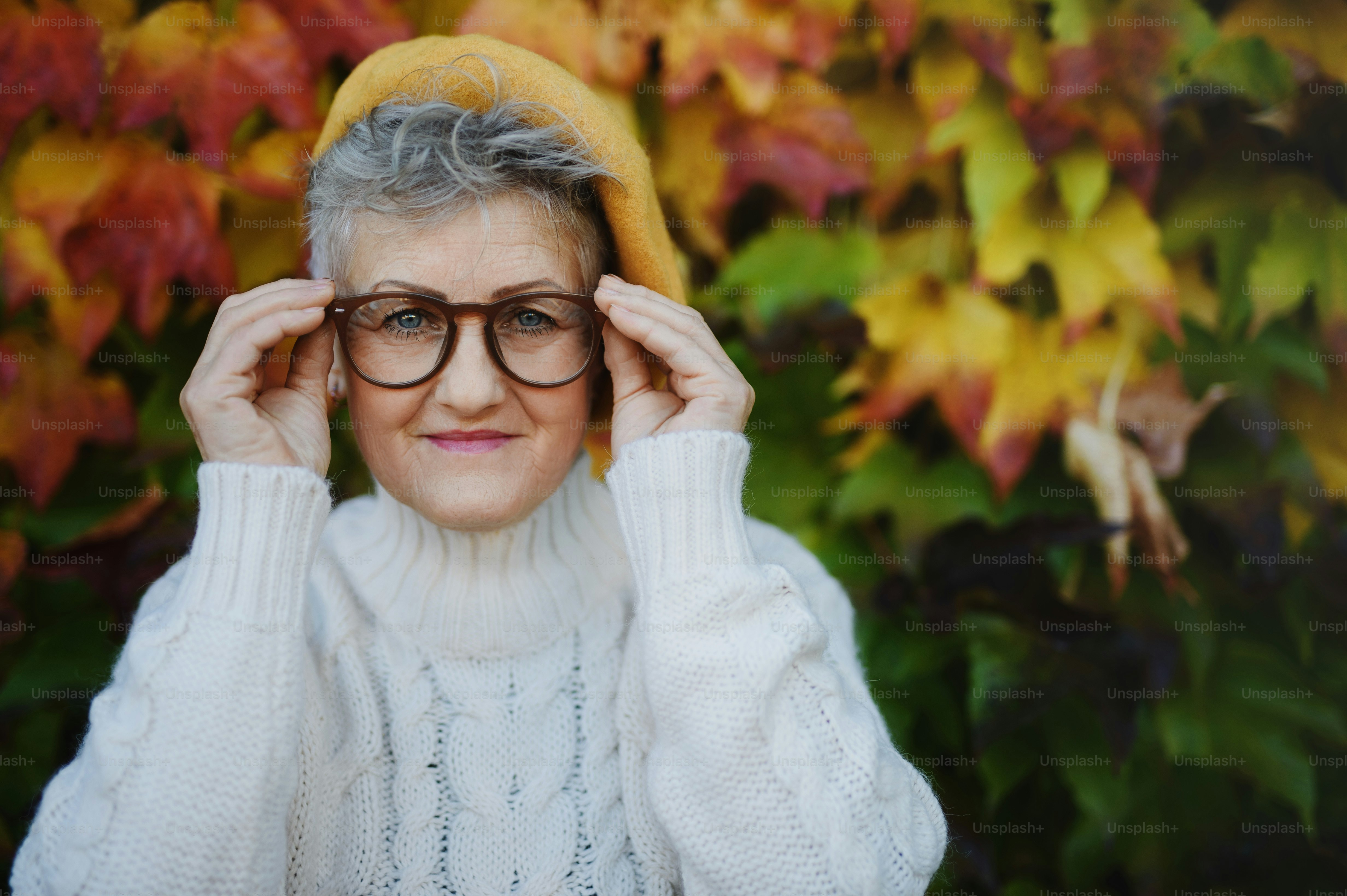 Smart Older Woman Pictures | Download Free Images on Unsplash