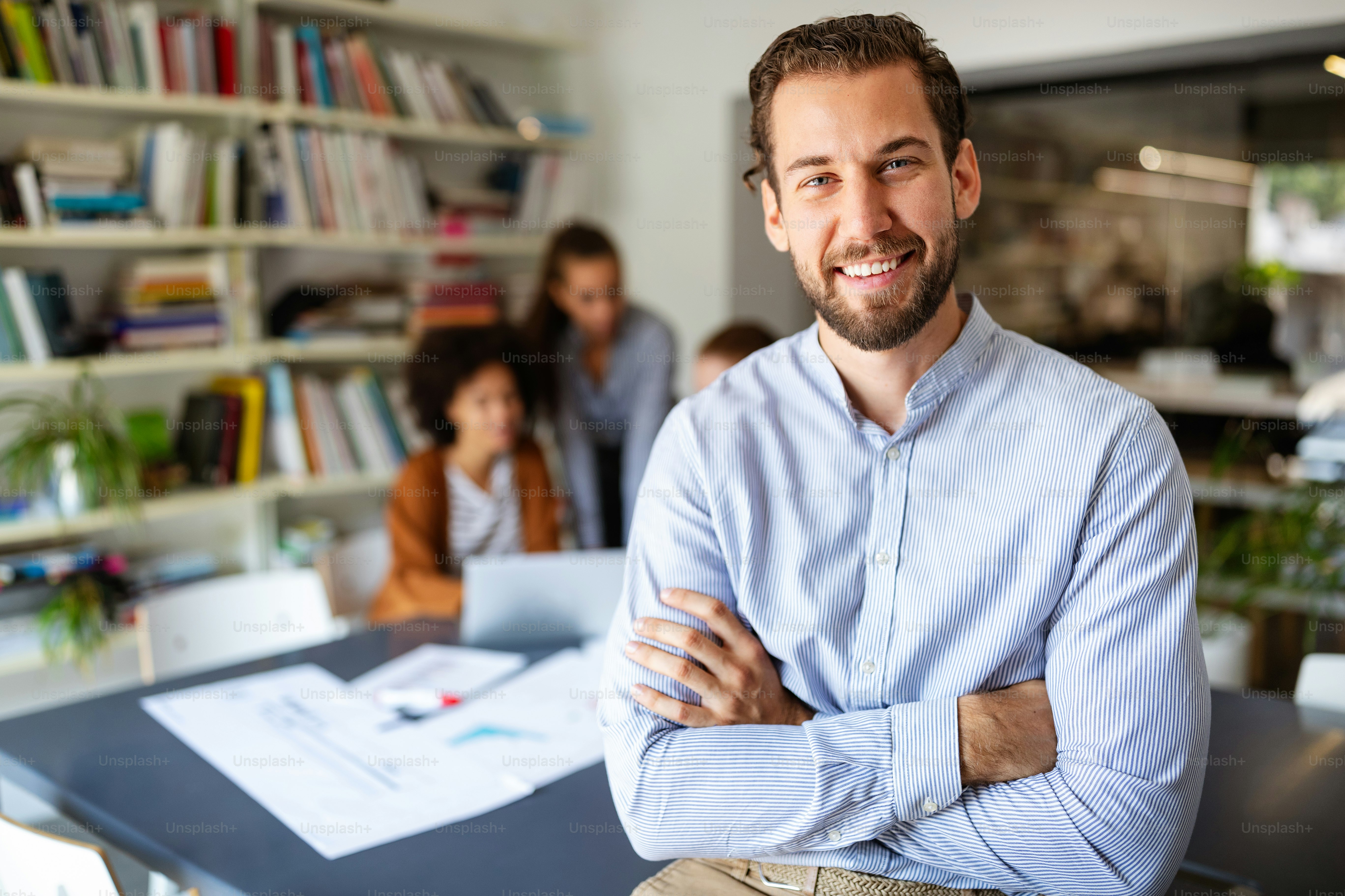 Successful company with happy workers. Business meeting teamwork office ...