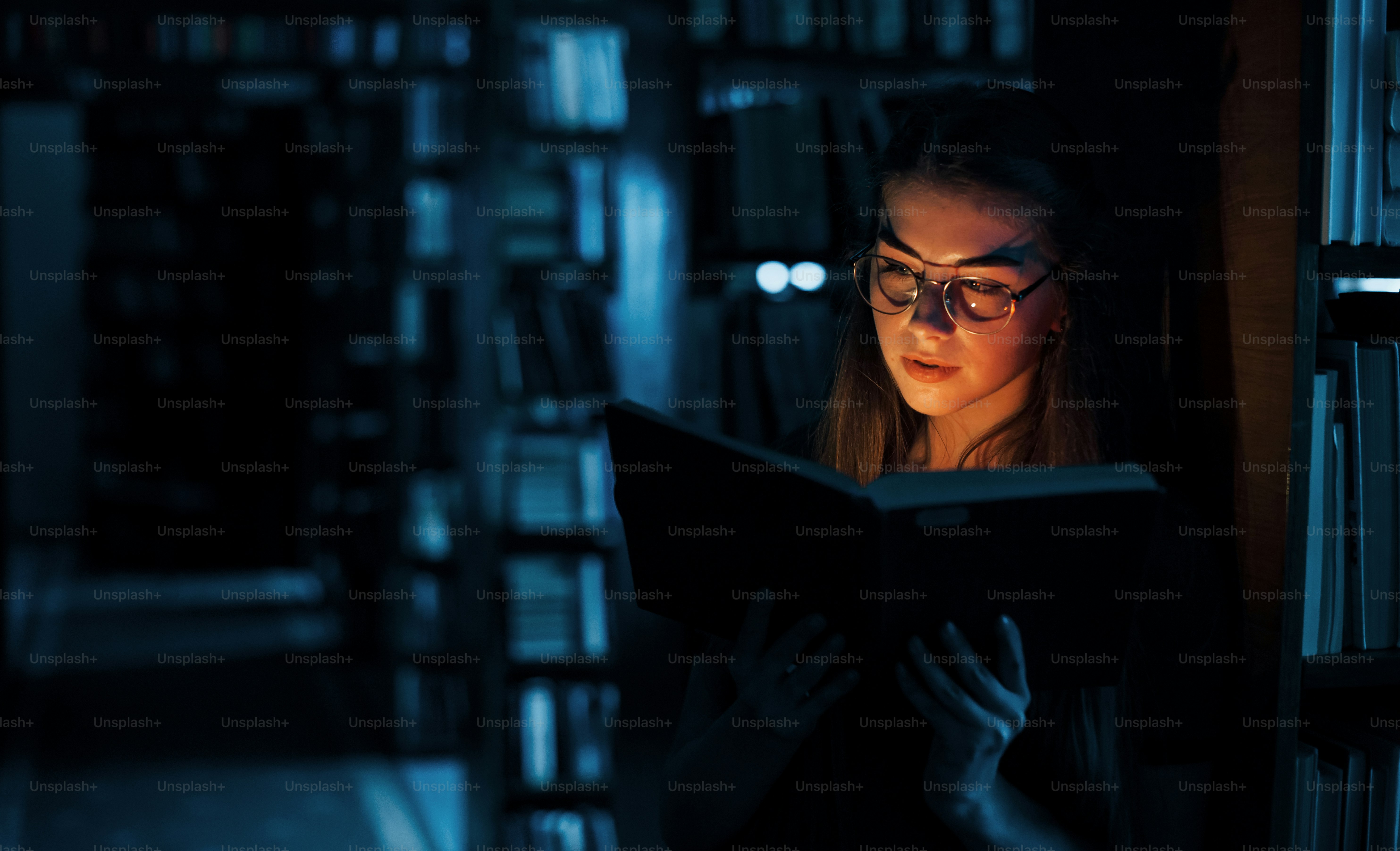 30k+ Dark Library Pictures | Download Free Images on Unsplash