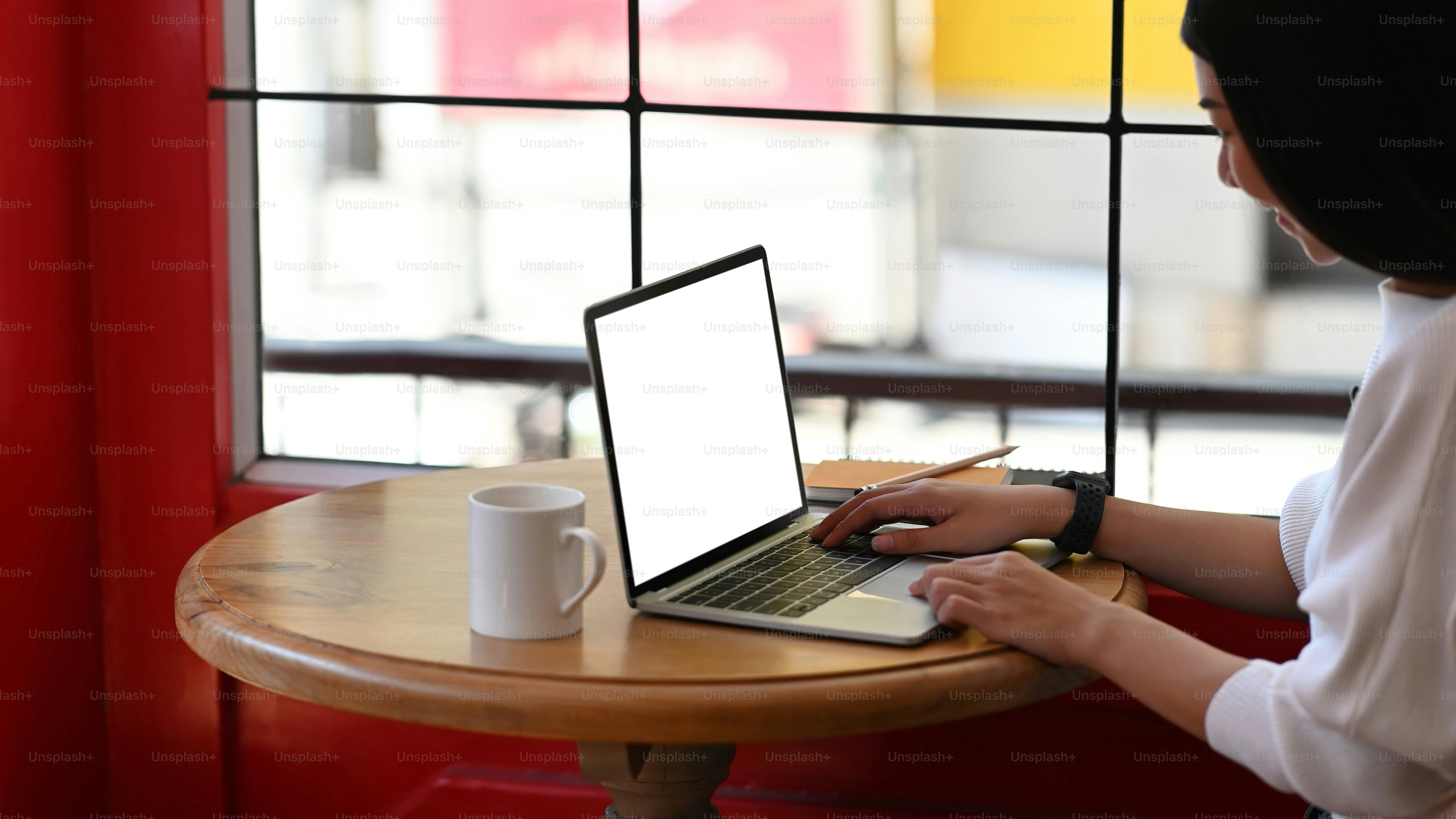 Laptop Shop Pictures | Download Free Images on Unsplash