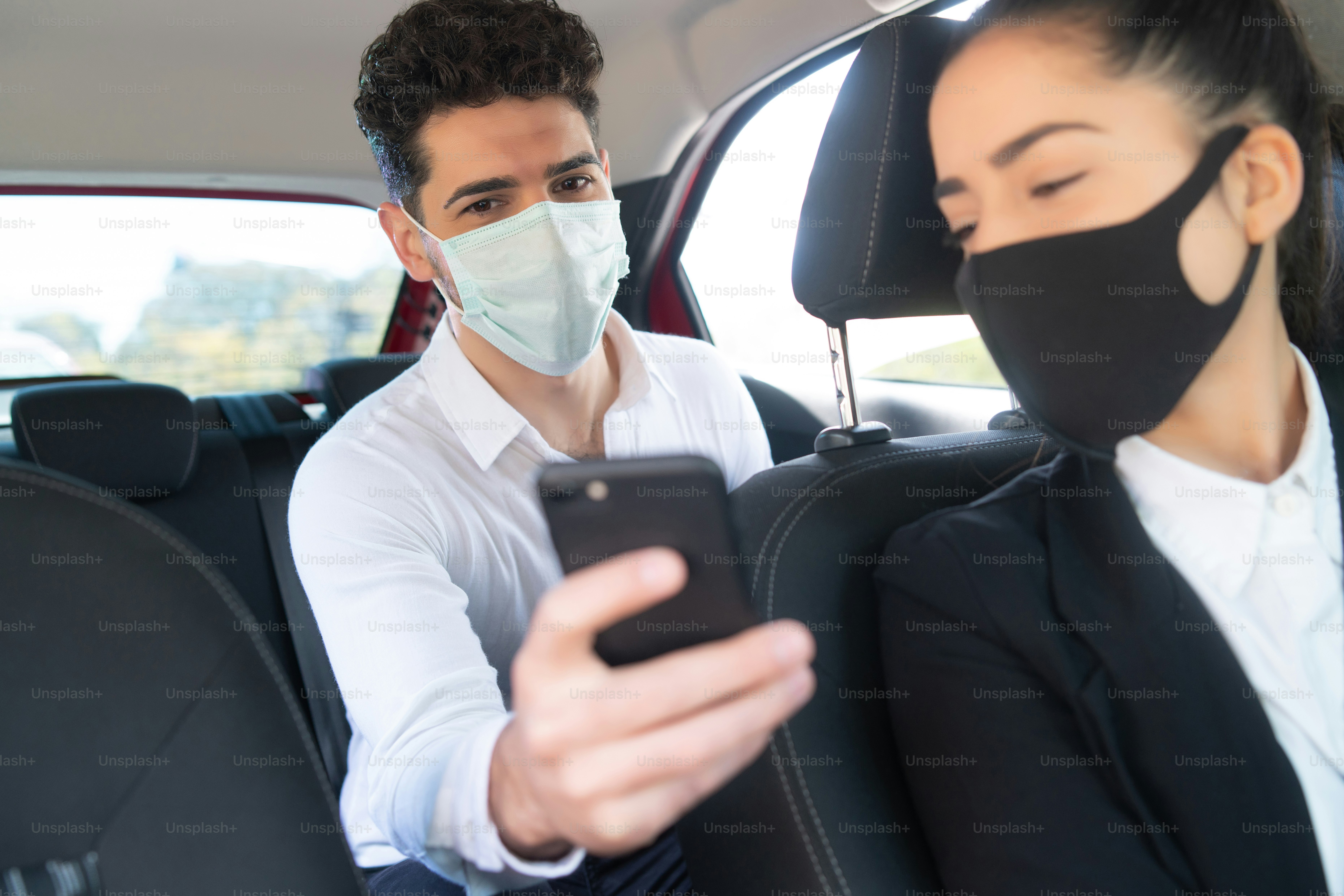 1K+ People Using Phone Pictures | Download Free Images on Unsplash