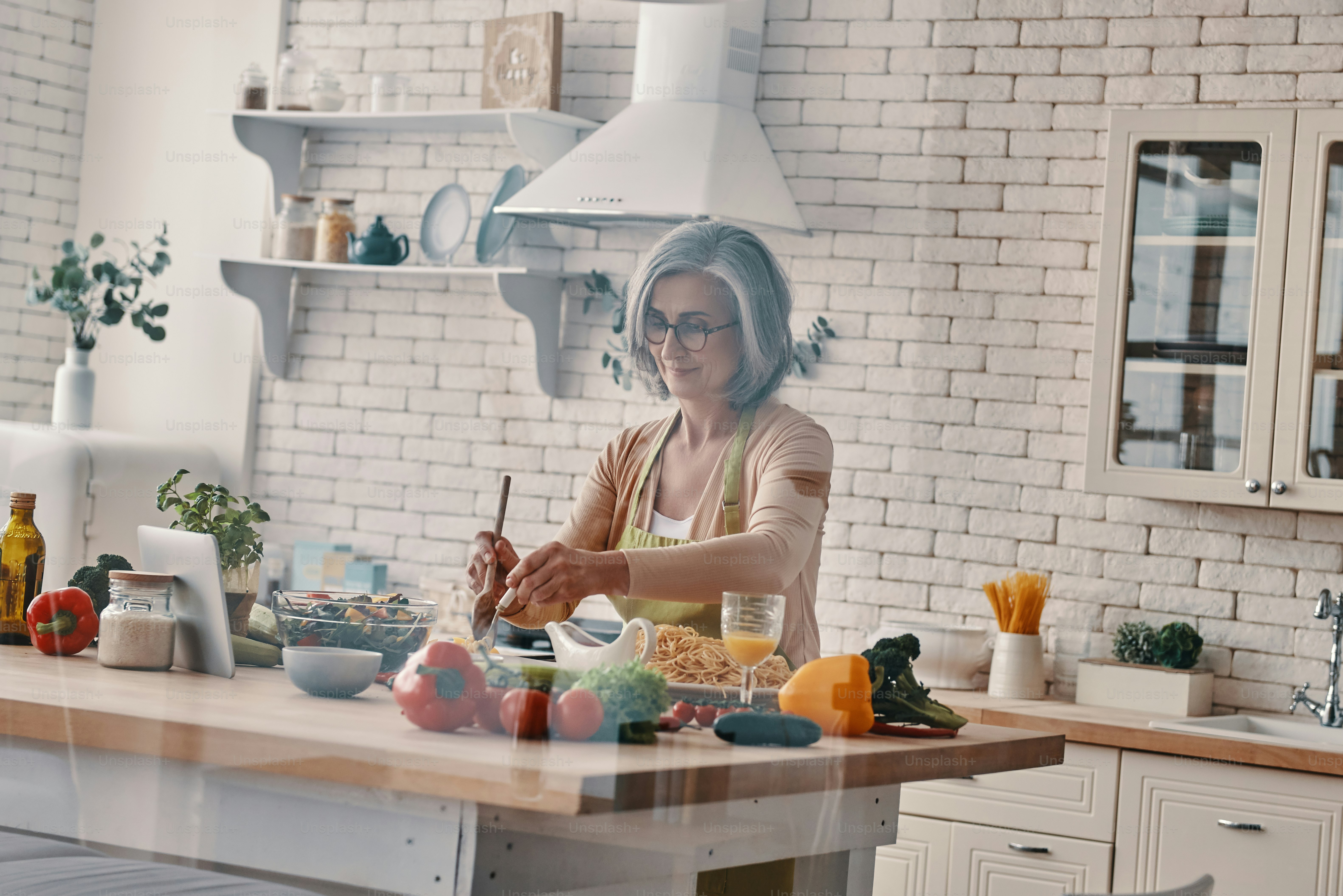 Chefs Cooking Pictures | Download Free Images on Unsplash