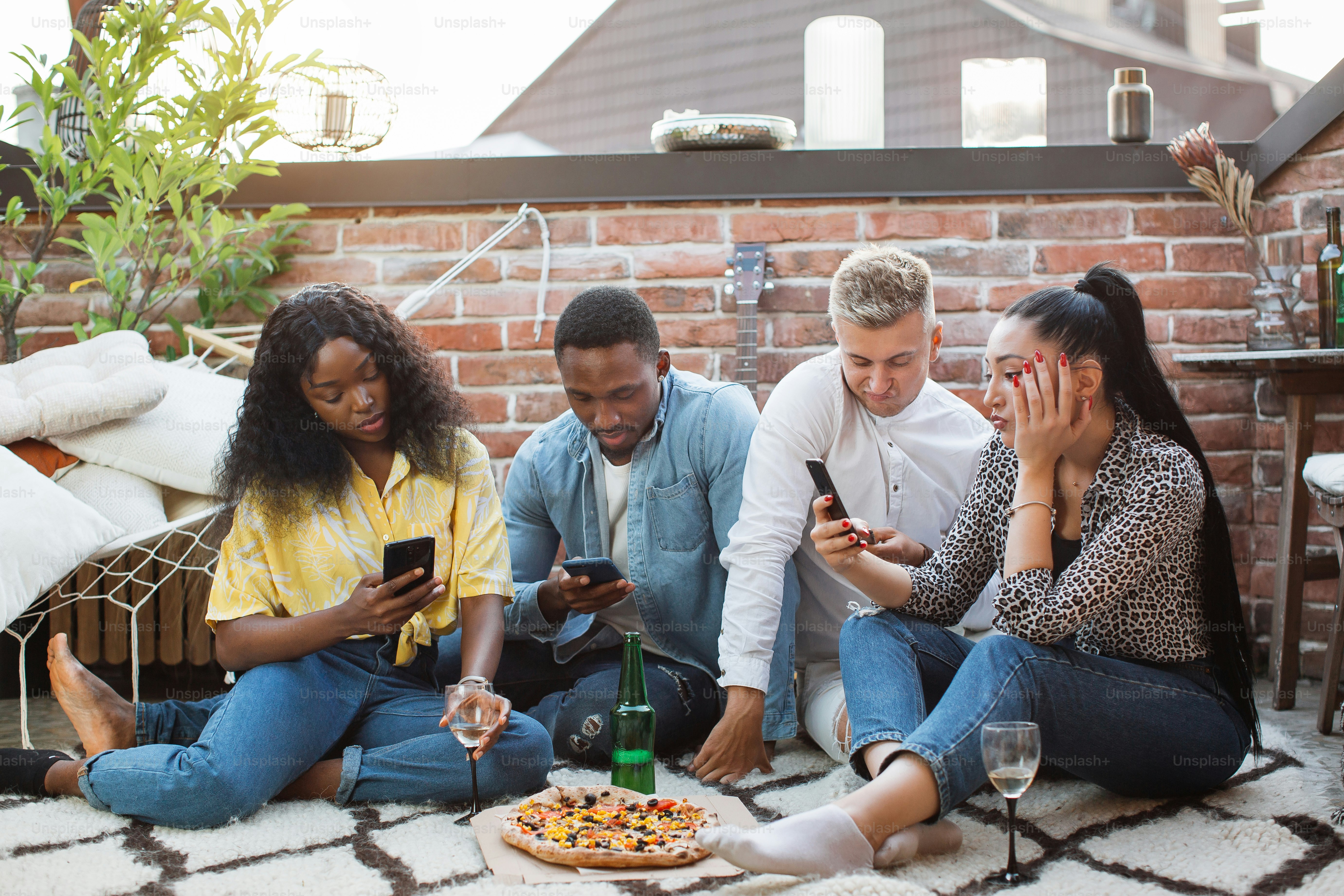 Social Group Pictures | Download Free Images on Unsplash