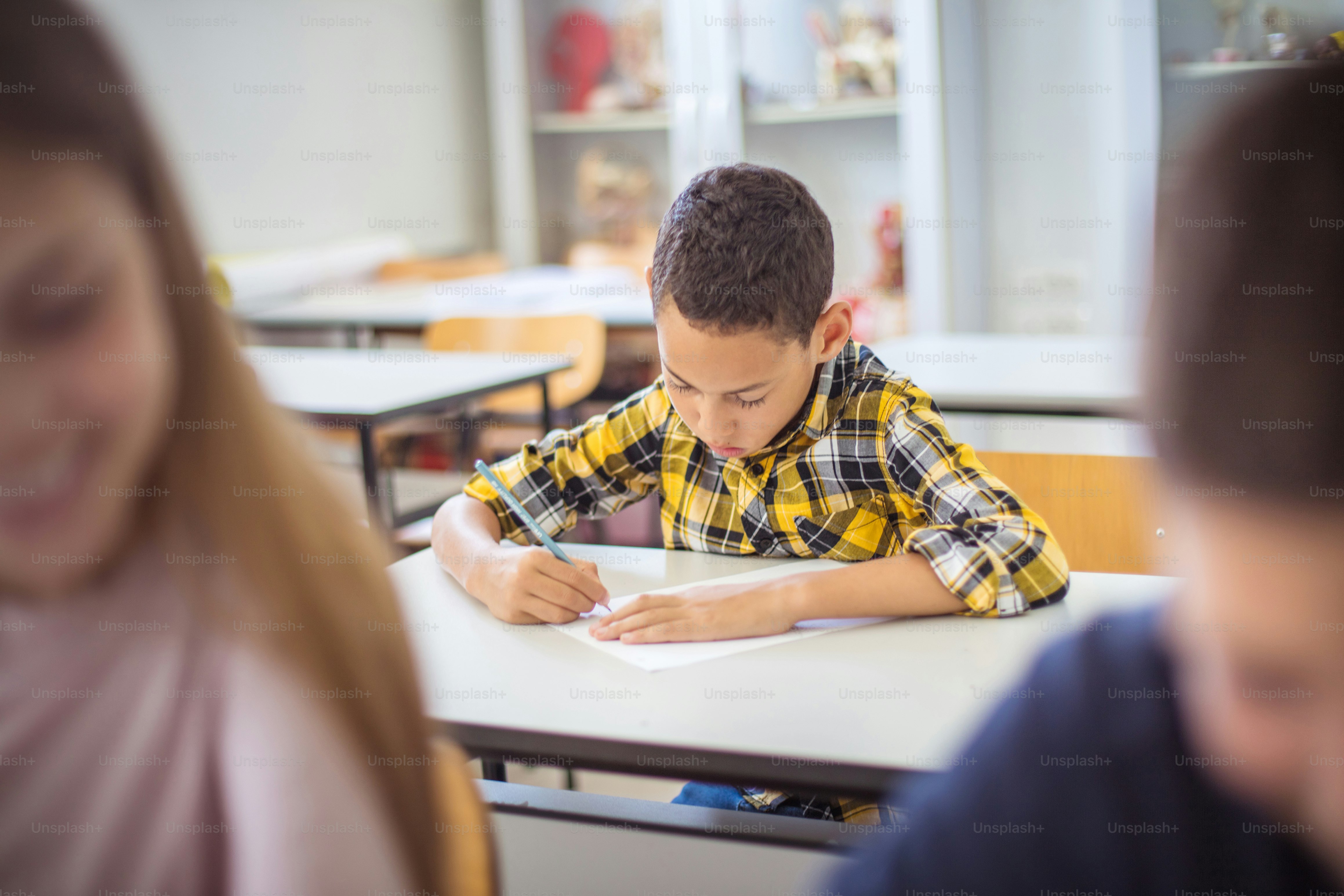 Classroom Background Pictures | Download Free Images on Unsplash