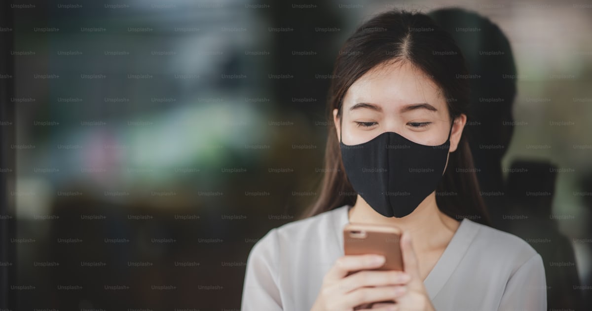 초상화 젊은 여성 사업가 얼굴 마스크를 착용 바이러스 독감 질병 전염병 코로나 바이러스 예방 감염 의료 소녀 사진