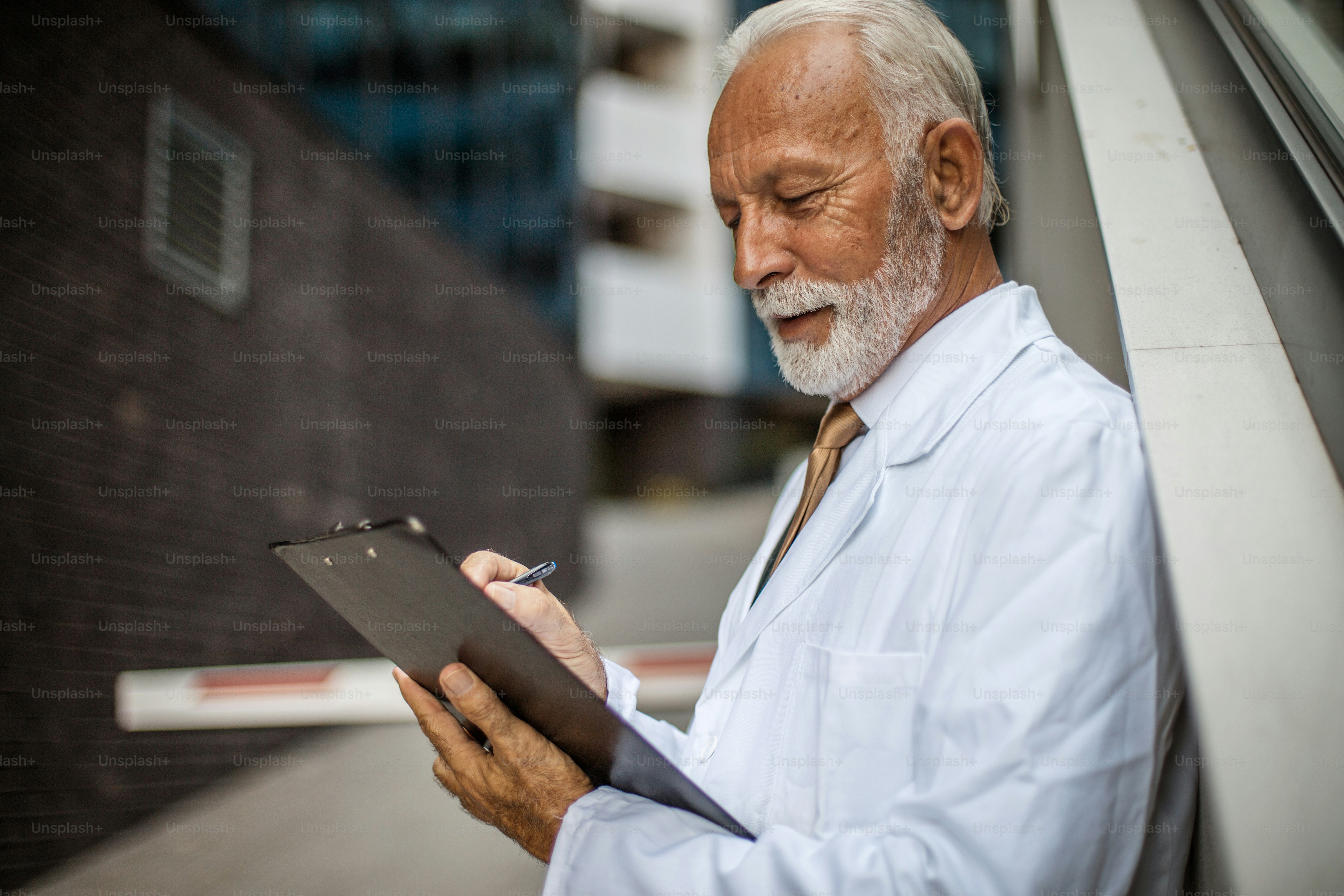 Senior doctor on street signing document. photo – Serbia Image on Unsplash