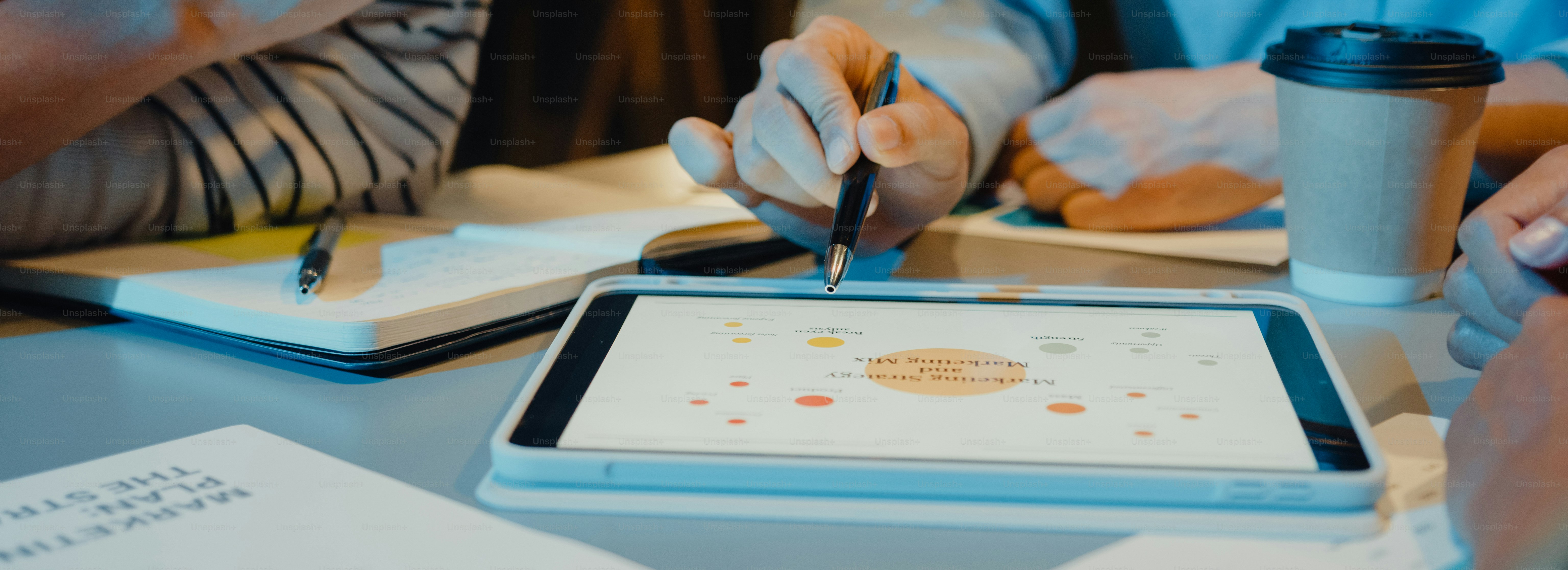 Asia businesspeople meeting plan analysis statistics brainstorm and ...