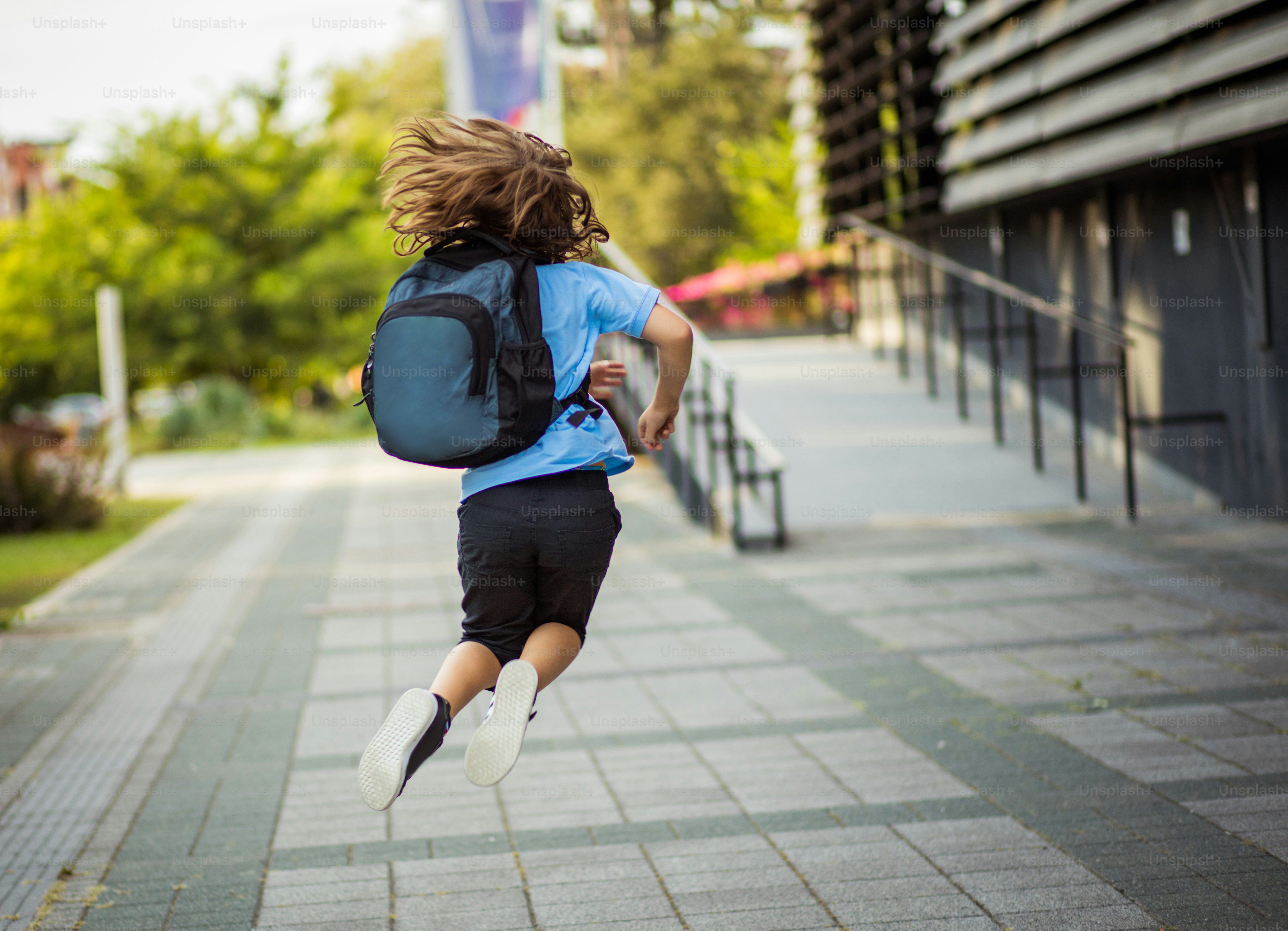 Imágenes de Chico Saltando | Descarga imágenes gratuitas en Unsplash