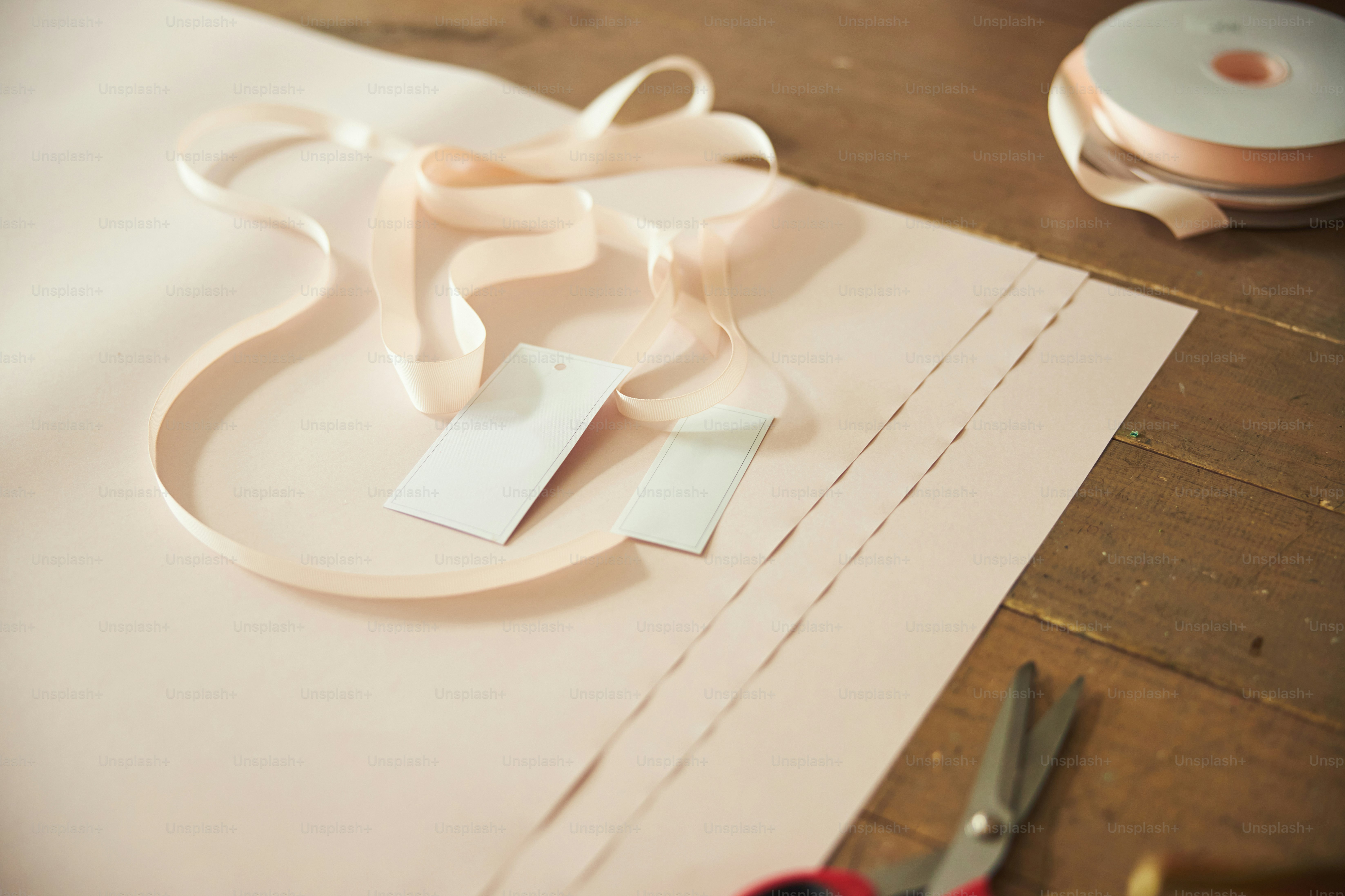 50,000+ Wrapping Paper Pictures | Download Free Images on Unsplash