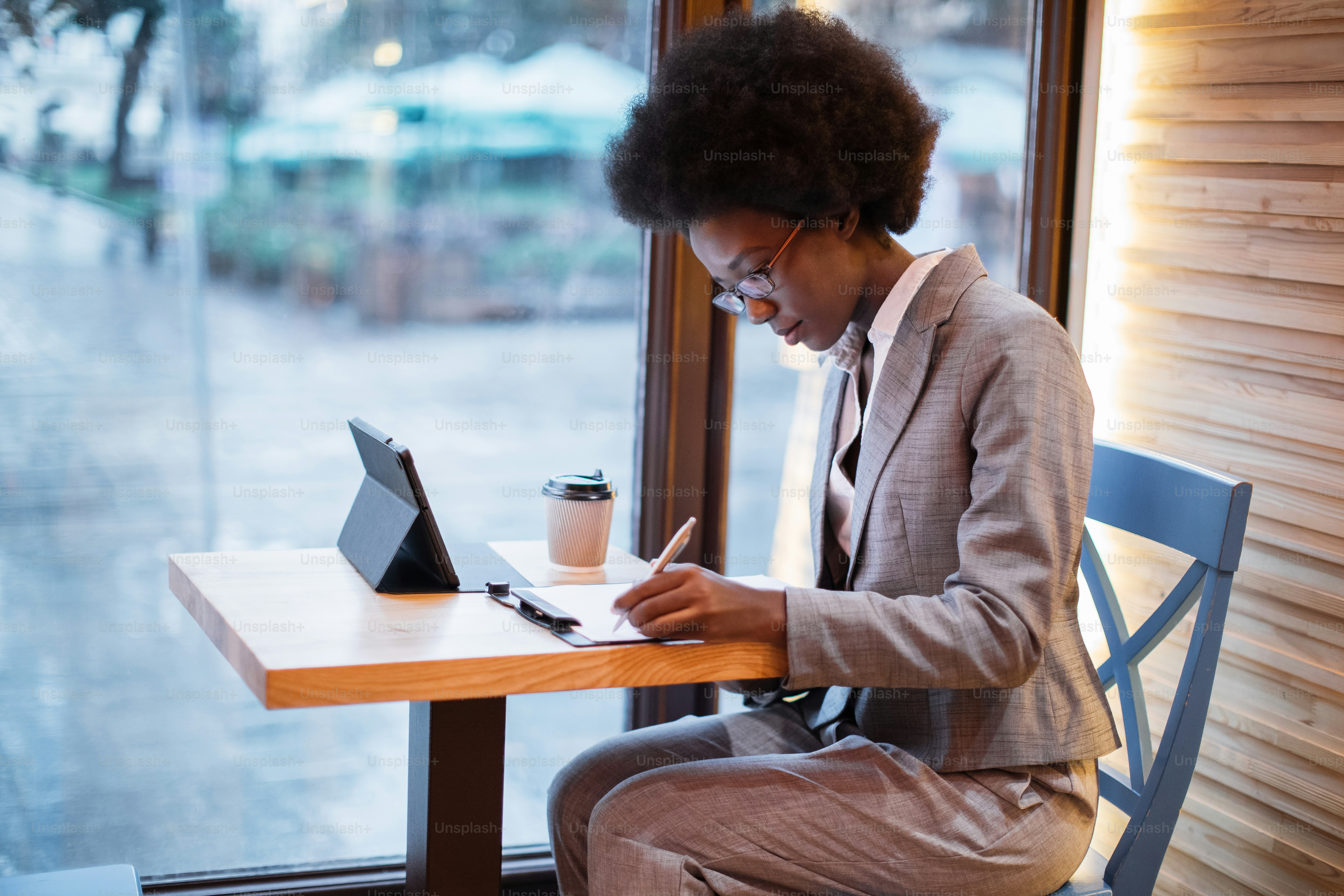 Busy Cafe Pictures | Download Free Images on Unsplash