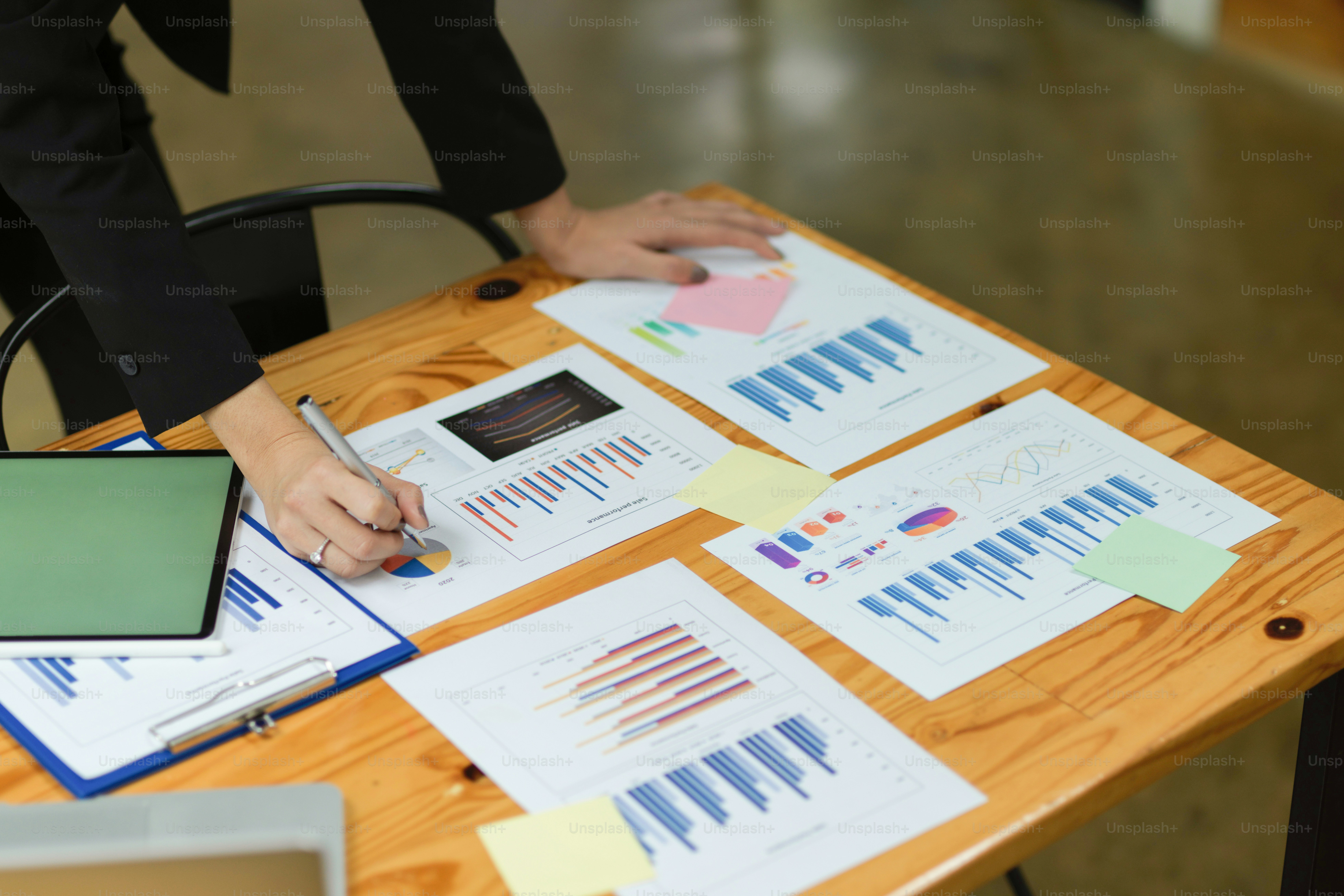 Financial Report Pictures | Download Free Images on Unsplash