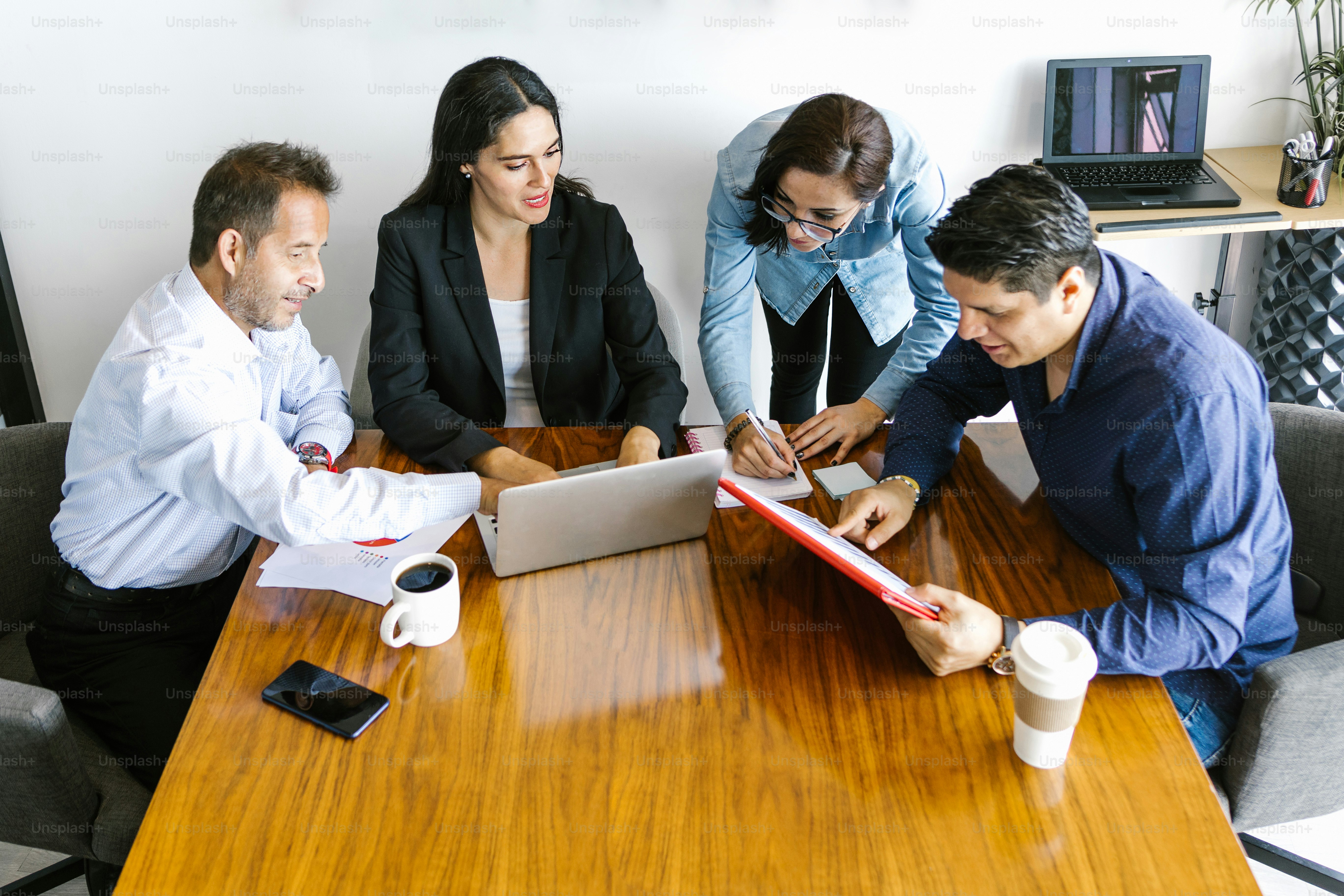 30,000+ Office Workers Pictures | Download Free Images on Unsplash